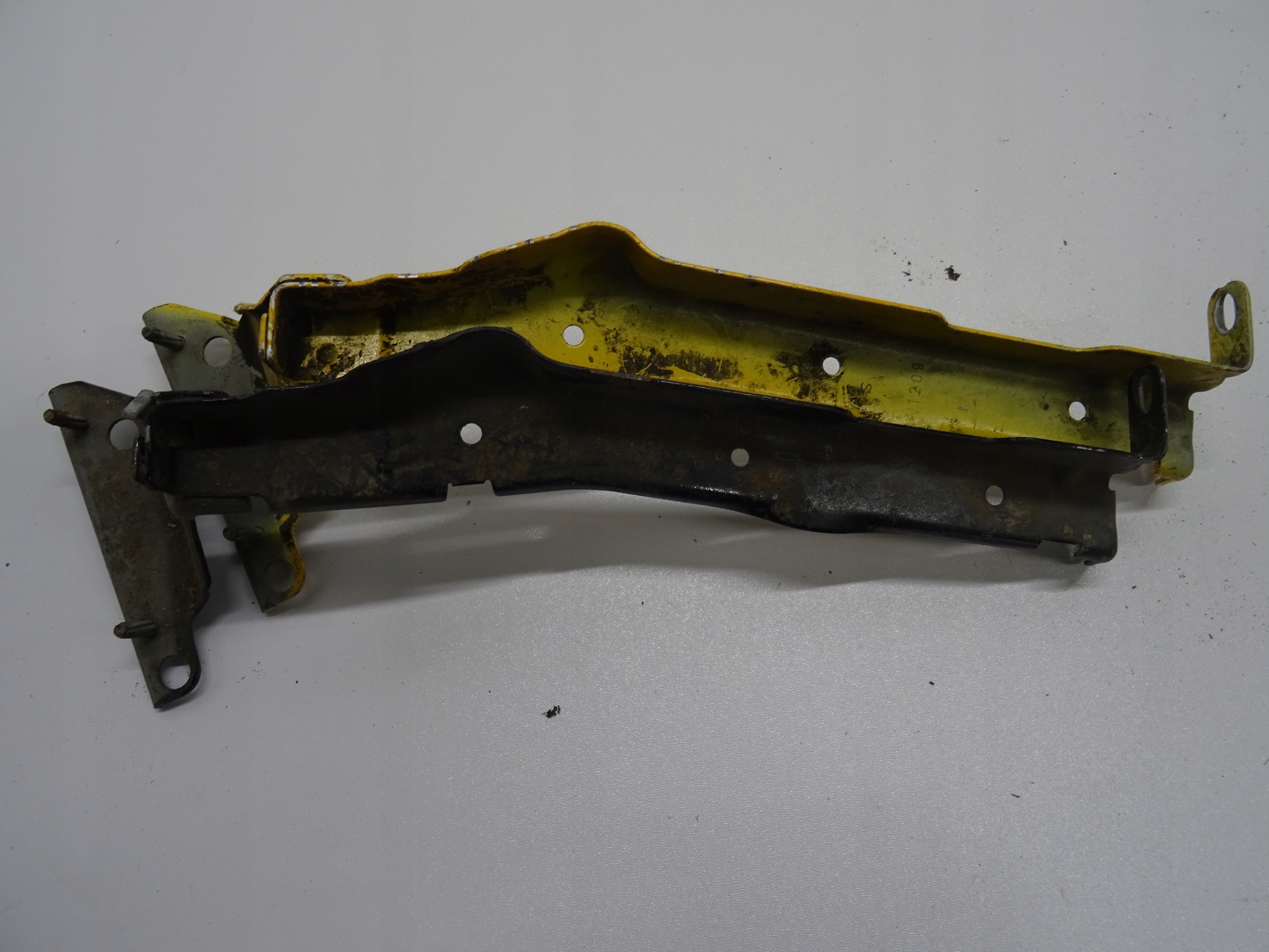 AUDI A4 B8 8K0821135 LEWY WSPORNIK BŁOTNIKA 8K0821135 za 80 zł z Rudna ...