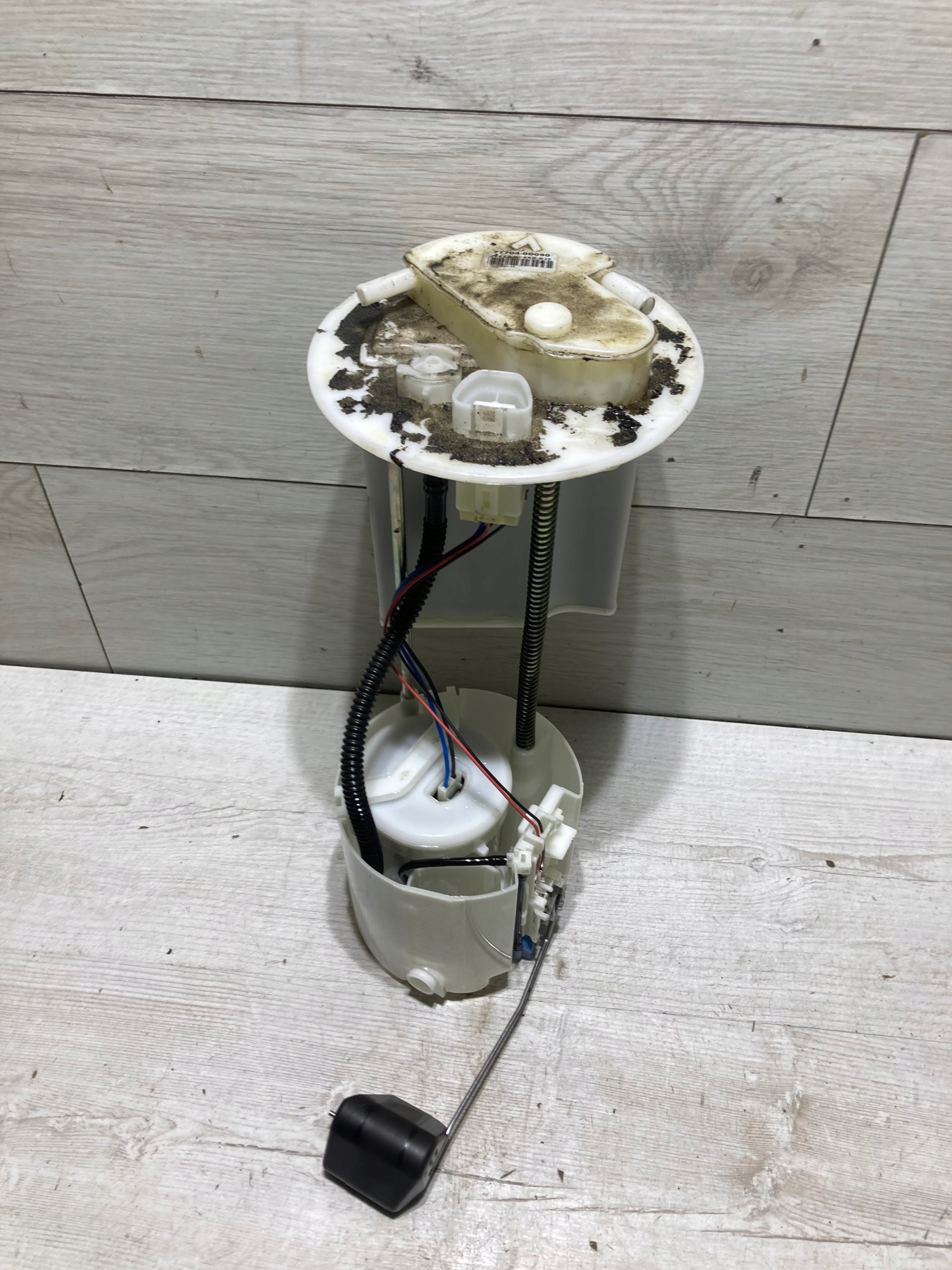 Toyota OE 77704-0D090 pompa paliwa - porównaj ceny - Allegro.pl