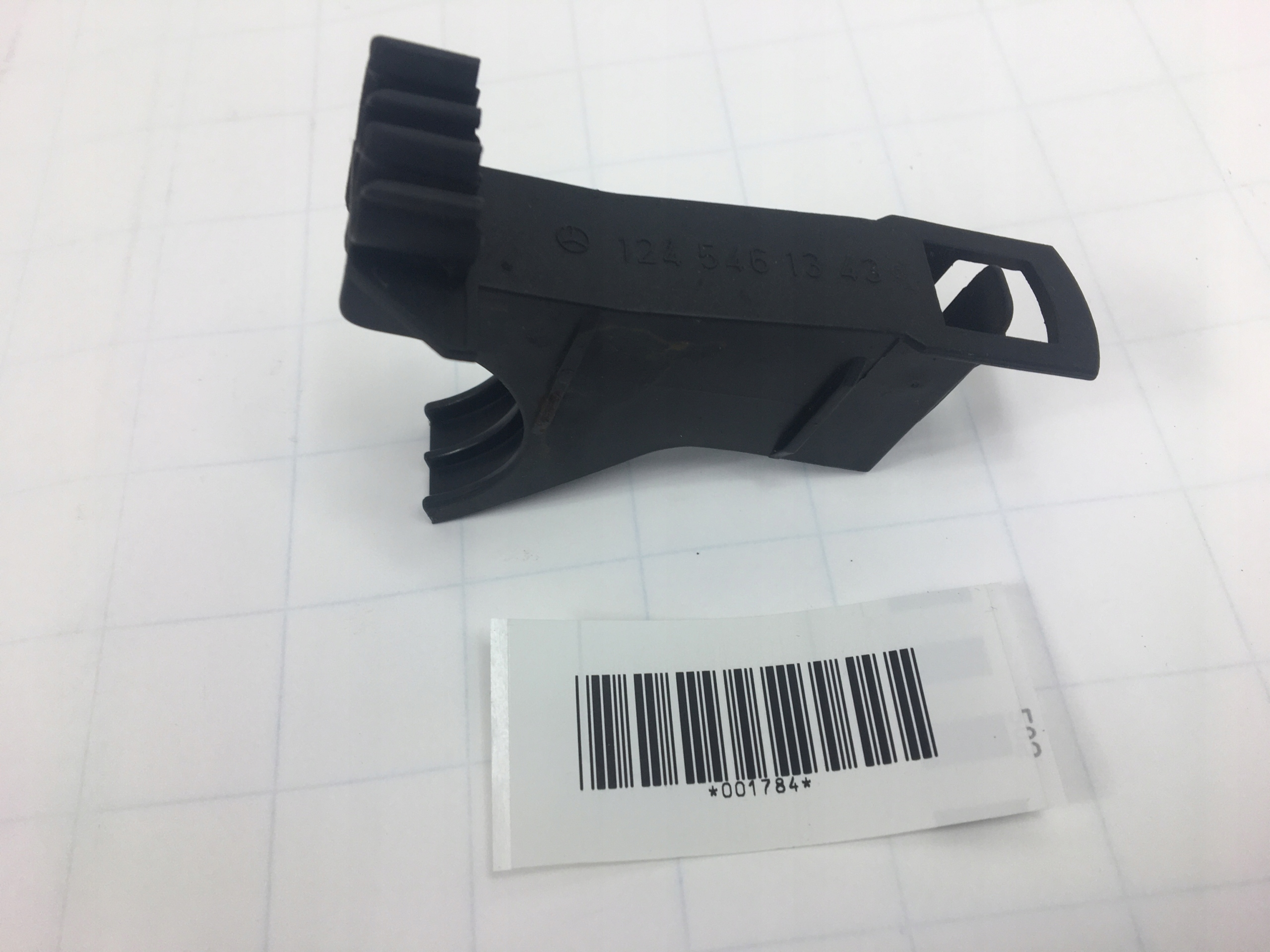 UCHWYT MOCOWANIE PRZEWODU W TYLNYM WÓZKU WAHACZU MERCEDES W124 ...