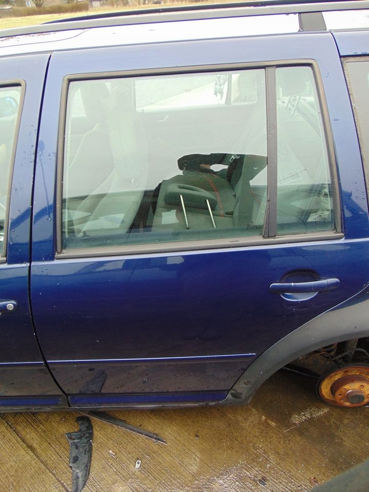 VW BORA KOMBI DRZWI LEWE TYŁ LB5N za 120 zł z Ostrówek - Allegro.pl ...