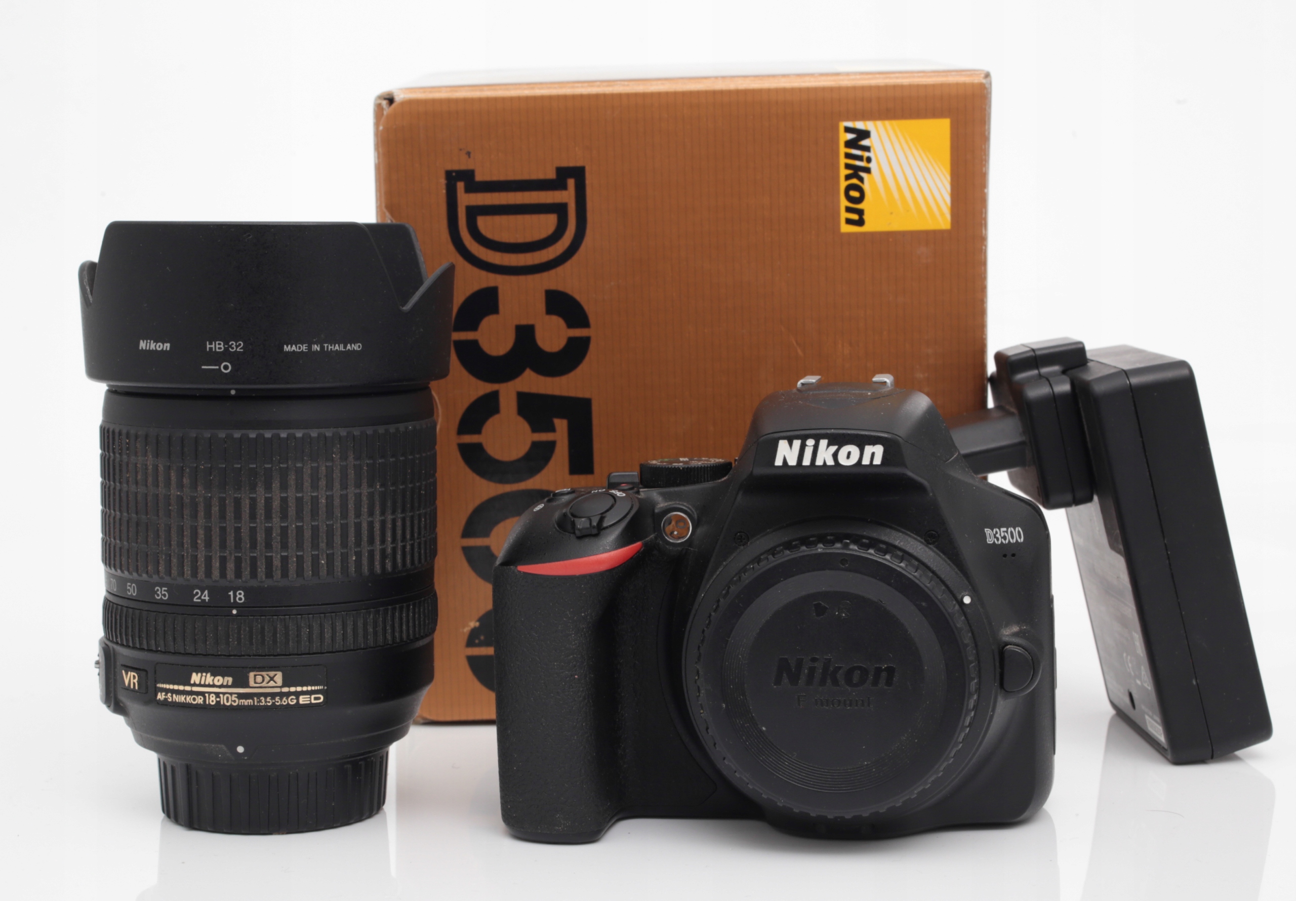 Lustrzanka Nikon D3500 + obiektyw Nikkor 18-140 mm przebieg 11600 ...