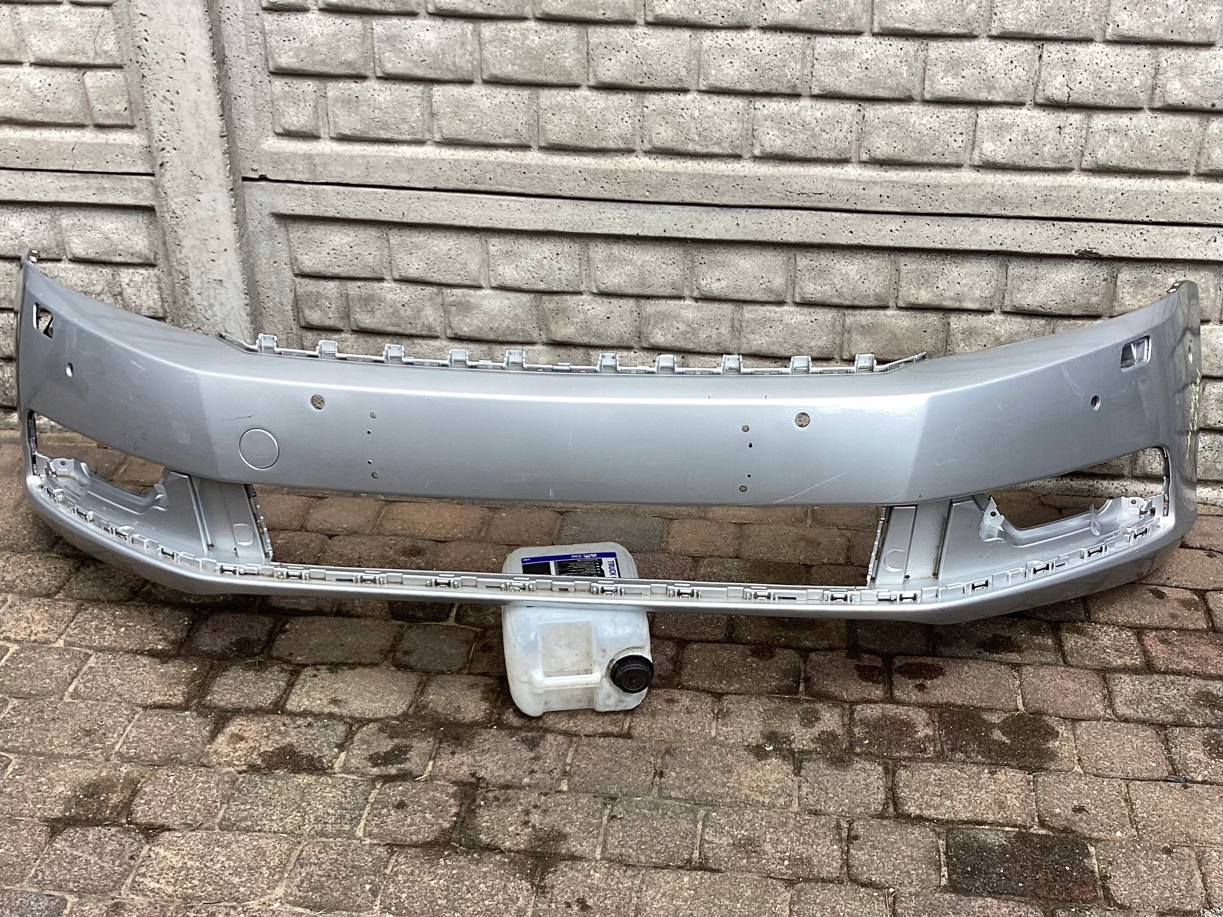 VW PASSAT B7 Zderzak Przedni 6*PDC Spryskiwacze za 300.00PLN z Twardogóra - Allegro - (17688239870)