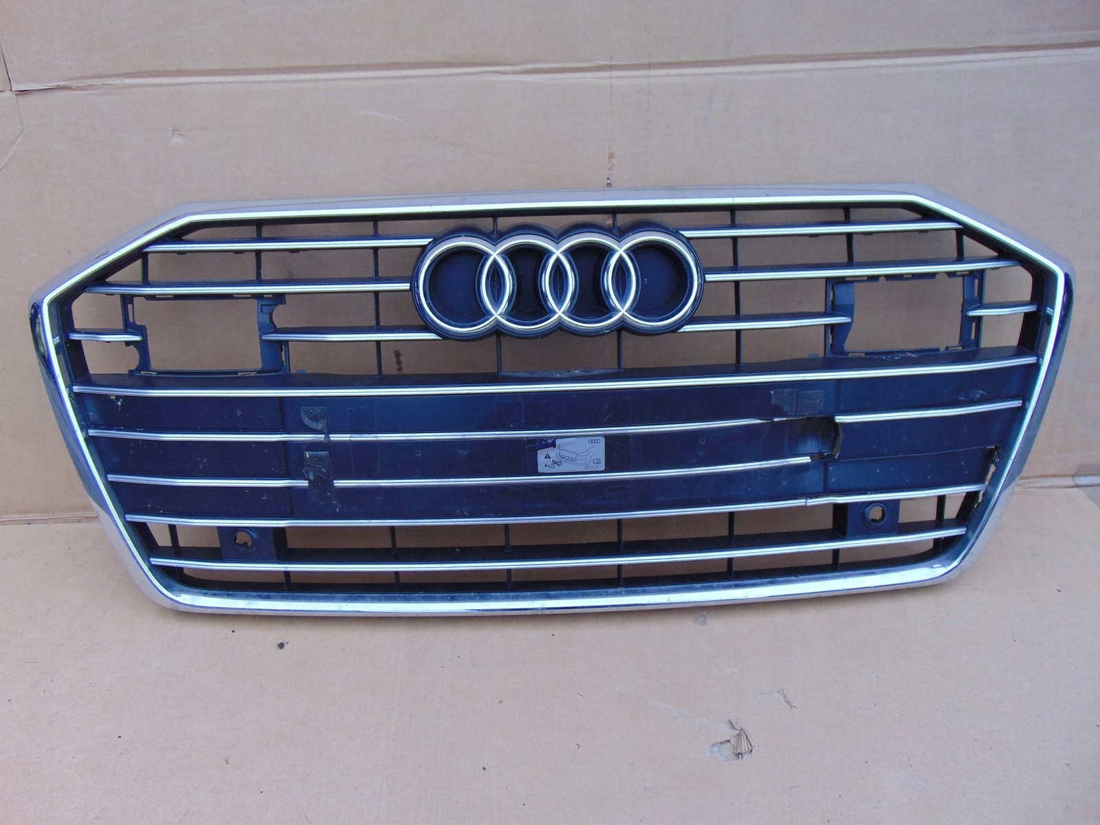 ATRAPA GRILL AUDI A6 C8 4K0853651 ORYGINAŁ za 500.00PLN z SZCZAWIN ...