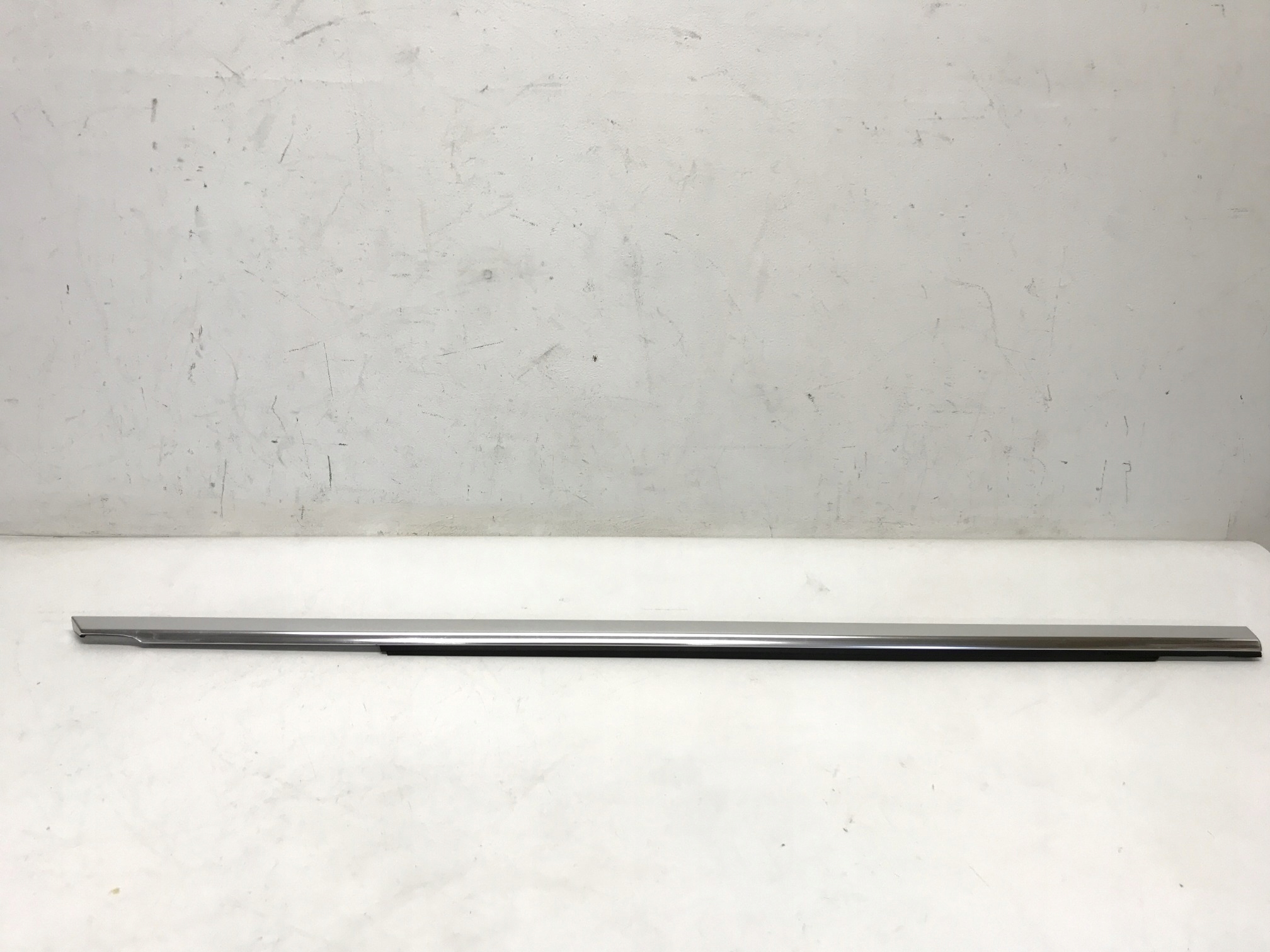 MERCEDES W213 LISTWA ZGARNIAJĄCA PRZÓD PRAWY A2137200224 za 84,41 zł z ...