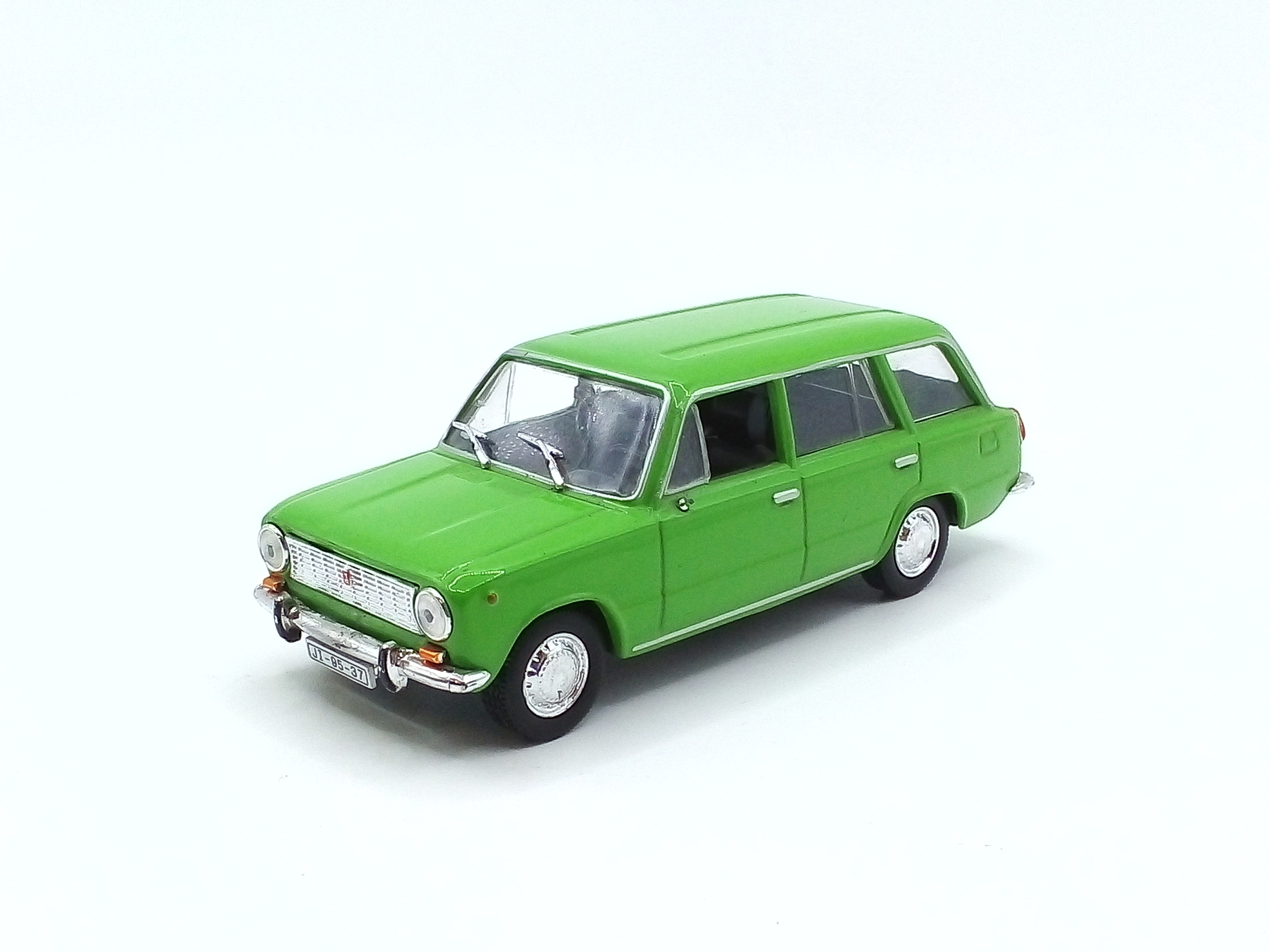 Łada 2102 - Kultowe Auta PRL (Z220) (9788324833061) • Cena, Opinie ...