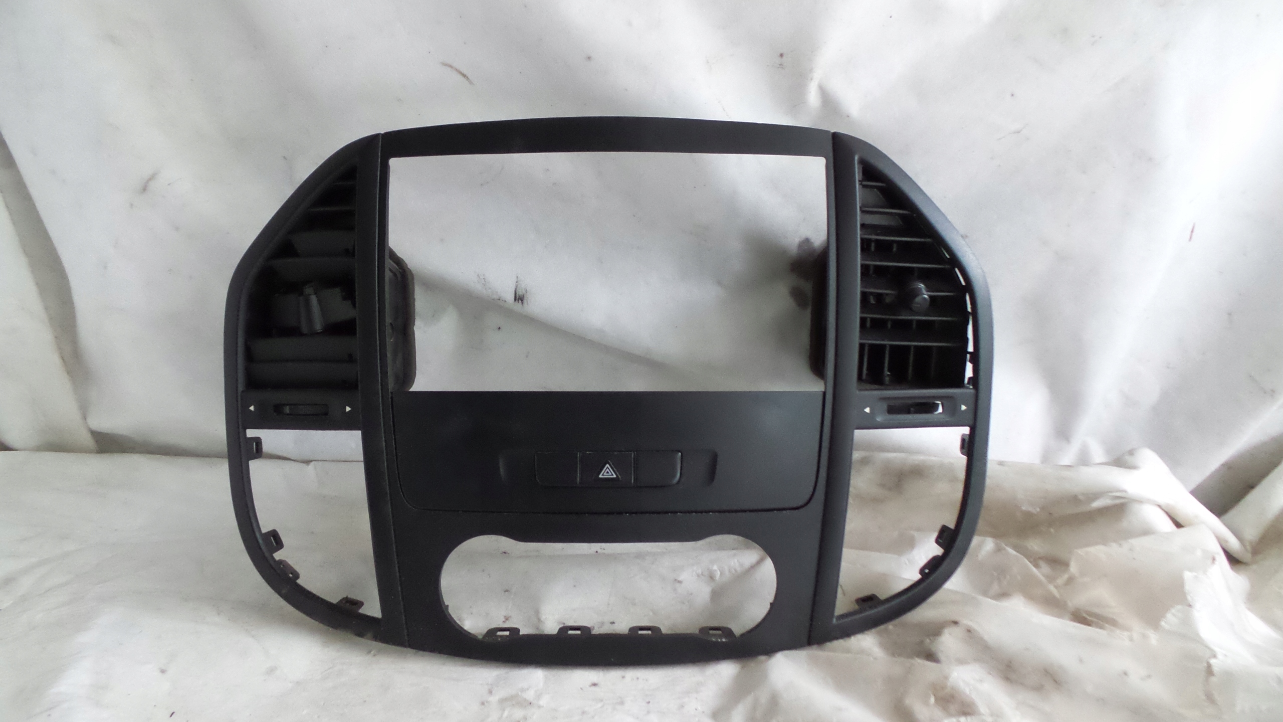 RAMKA RADIA PANELU SRODK MERCEDES W447 A4476890011 za 199.00PLN z ...