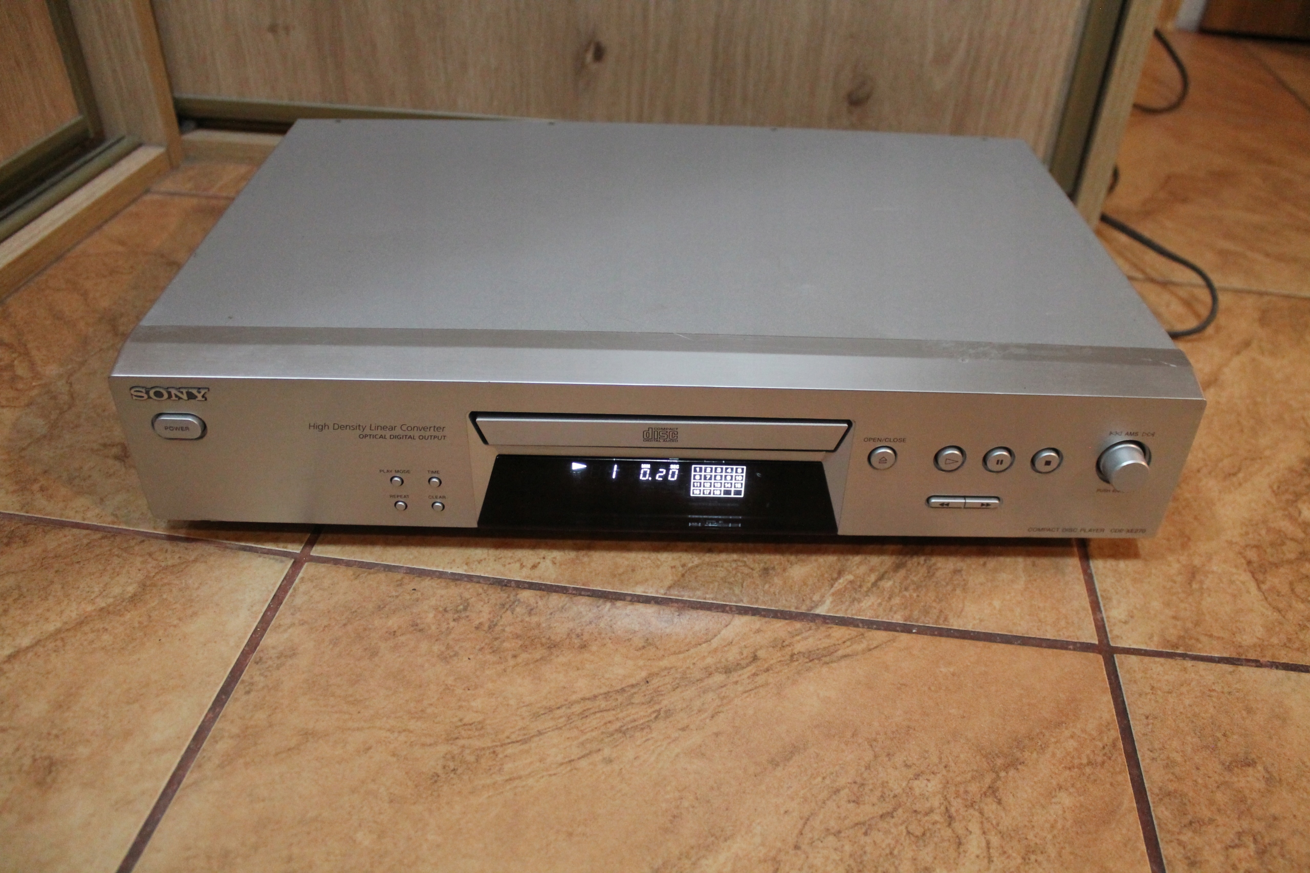 Odtwarzacz CD Sony CDP-XE270 srebrny - Sklep, Opinie, Cena w Allegro