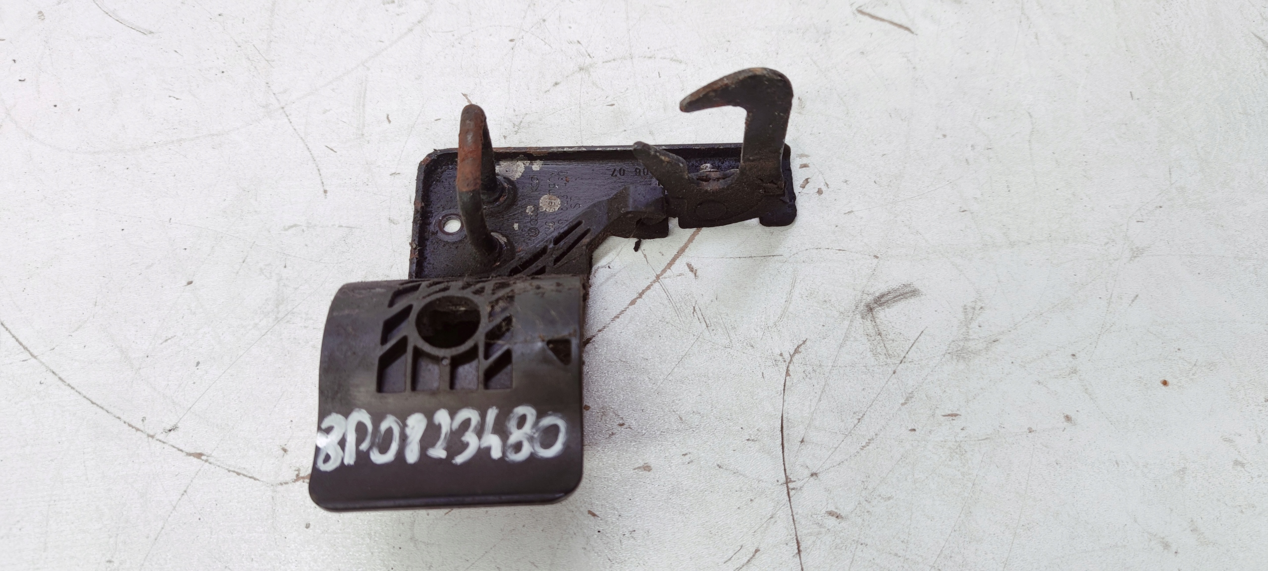 Audi OE 8P0823480 zamek rygiel maski - porównaj ceny - Allegro.pl