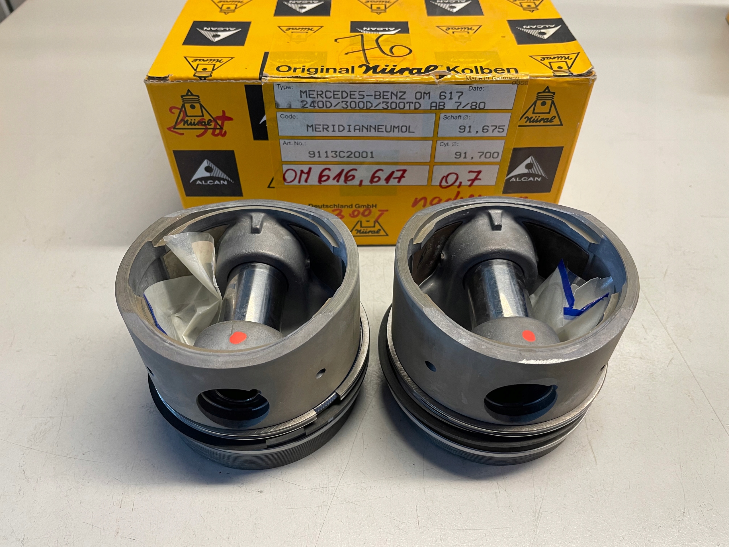 MERCEDES W123 240D 300D OM616 OM617 91,70 TŁOKI OM616 za 600 zł z ...