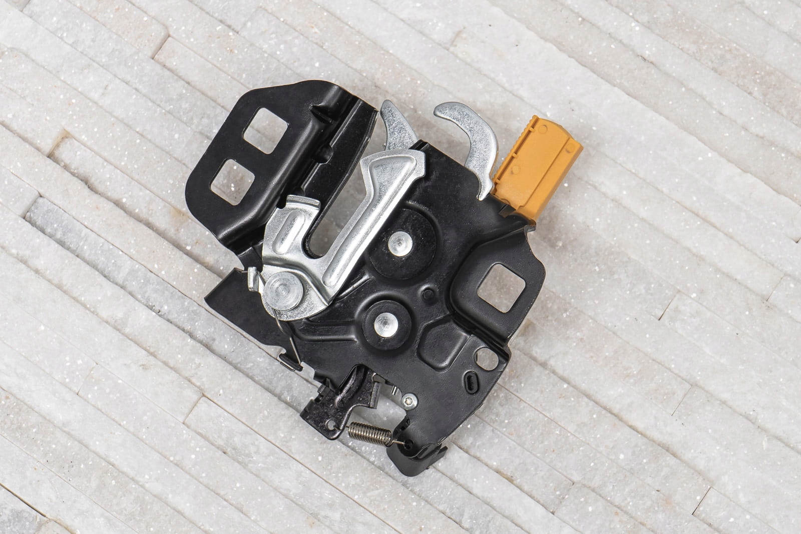 DS7A16700CD - ЗАМОК КАПОТА ПРАВИЙ DS7A16700CD FORD MONDEO MK5 V купити ...