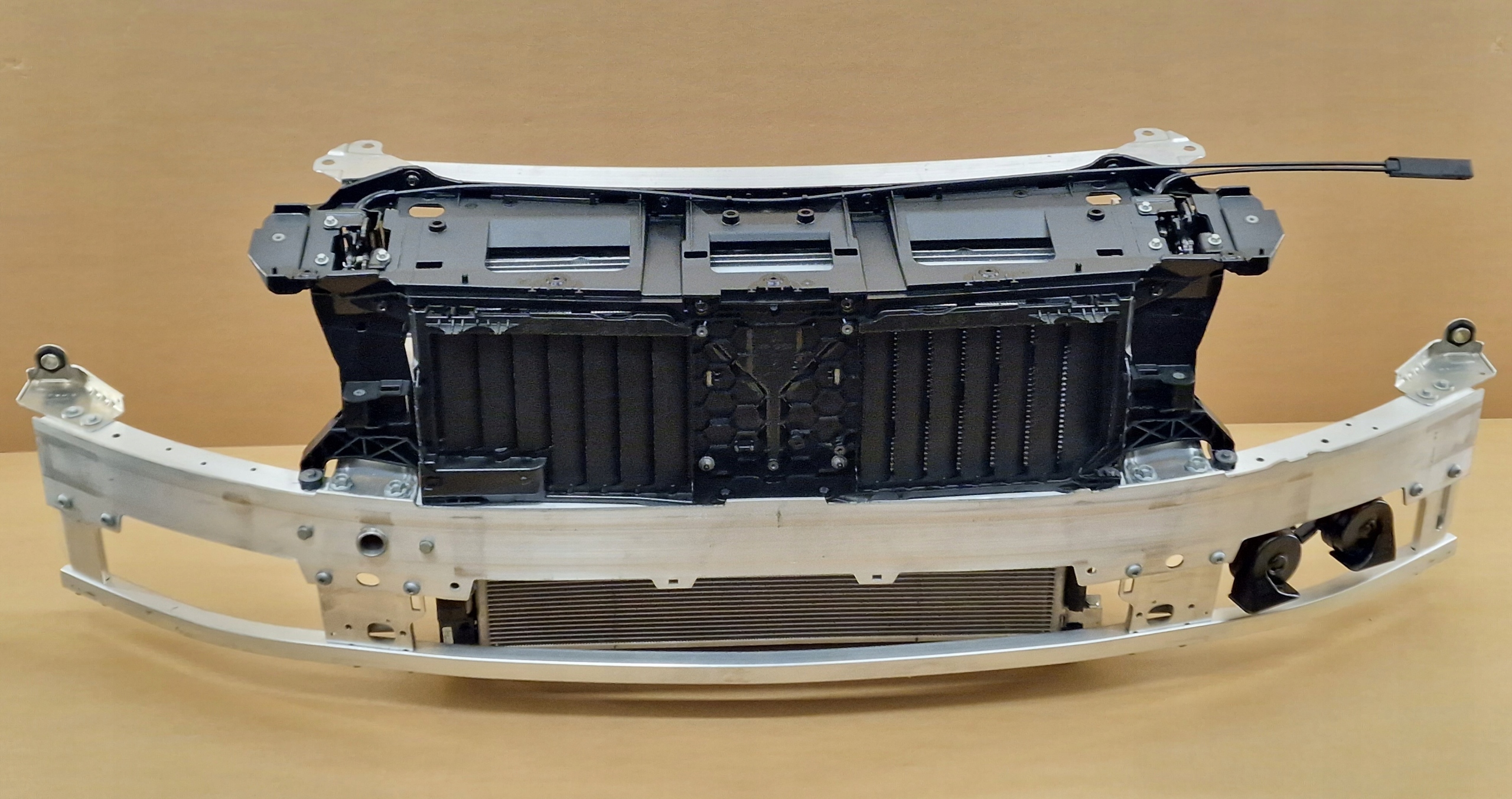 PAS PRZEDNI WZMOCNIENIE CHŁODNIC MERCEDES KLASY S W223 za 13500.00PLN z ...