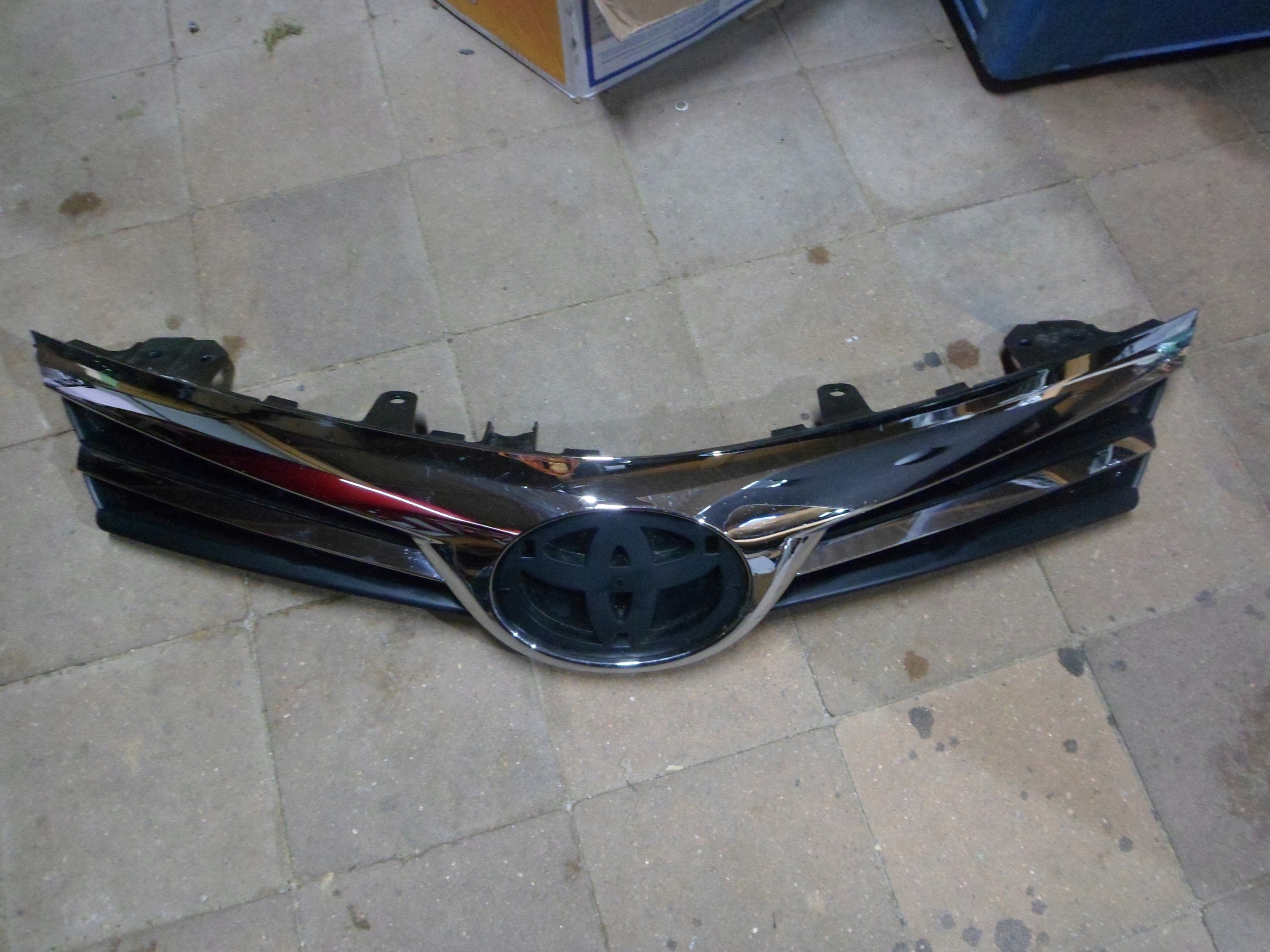 Toyota Corolla E16 lift grill atrapa 53111 02A80 53111-02A80 za 135 zł ...