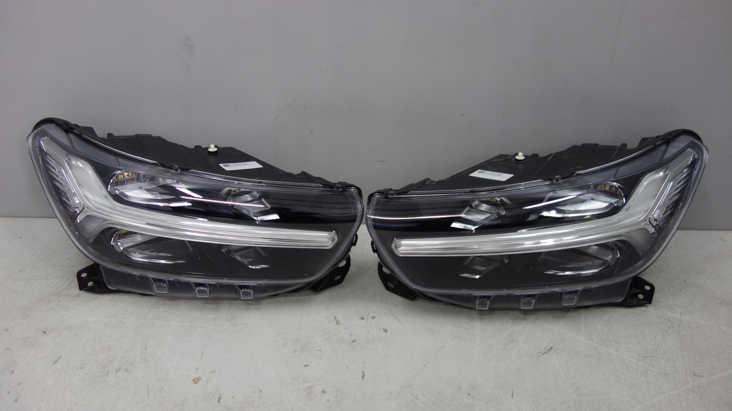 VOLVO XC40 II LAMPA LAMPY PRZOD LED UK 31446781 za 1999.00PLN z ...
