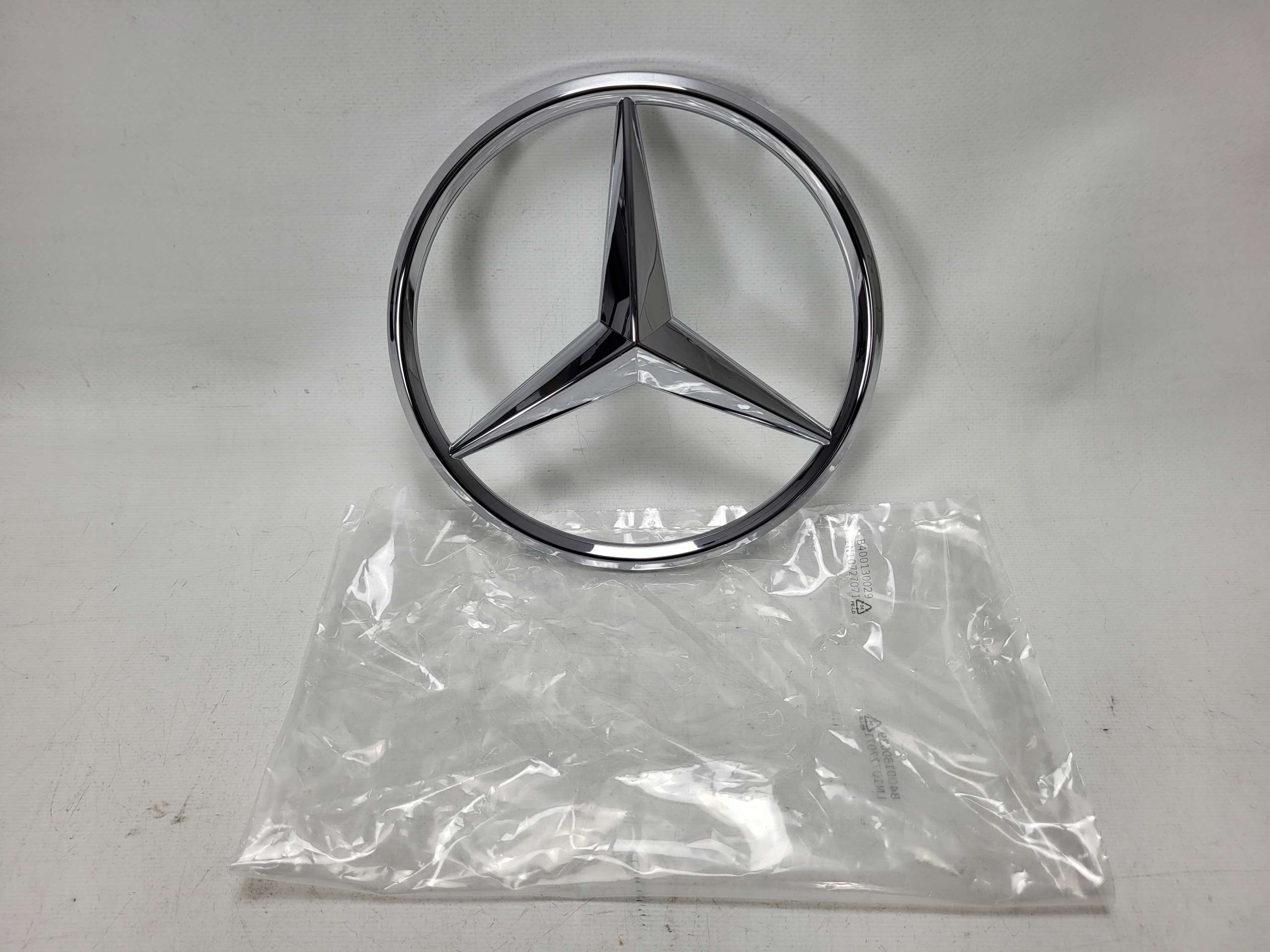 MERCEDES A-KLASA W177 emblemat logo znaczek przód A0008171001 ...
