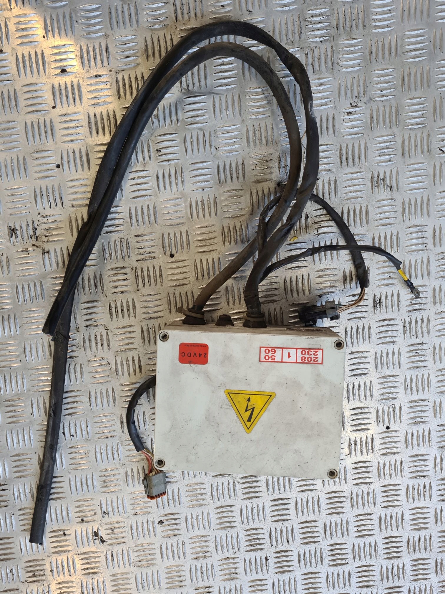 Carrier Xarios 600 24v skrzynka elektryczna za 86,10 zł z Limanowa ...