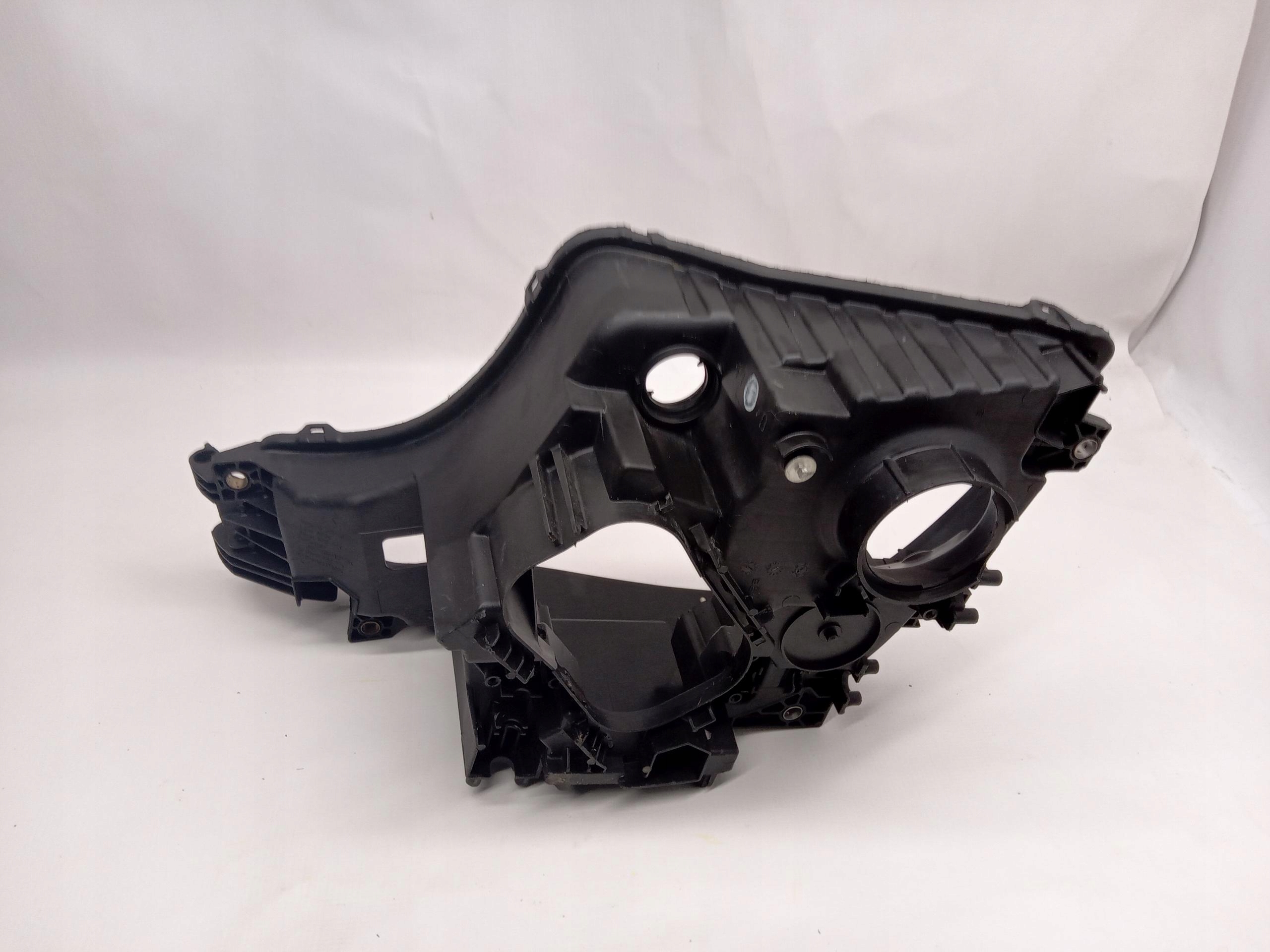 PRAWA PUSZKA OBUDOWA REFLEKTOR MERCEDES ACTROS MP5 - ПРАВА КОРПУСНА ...