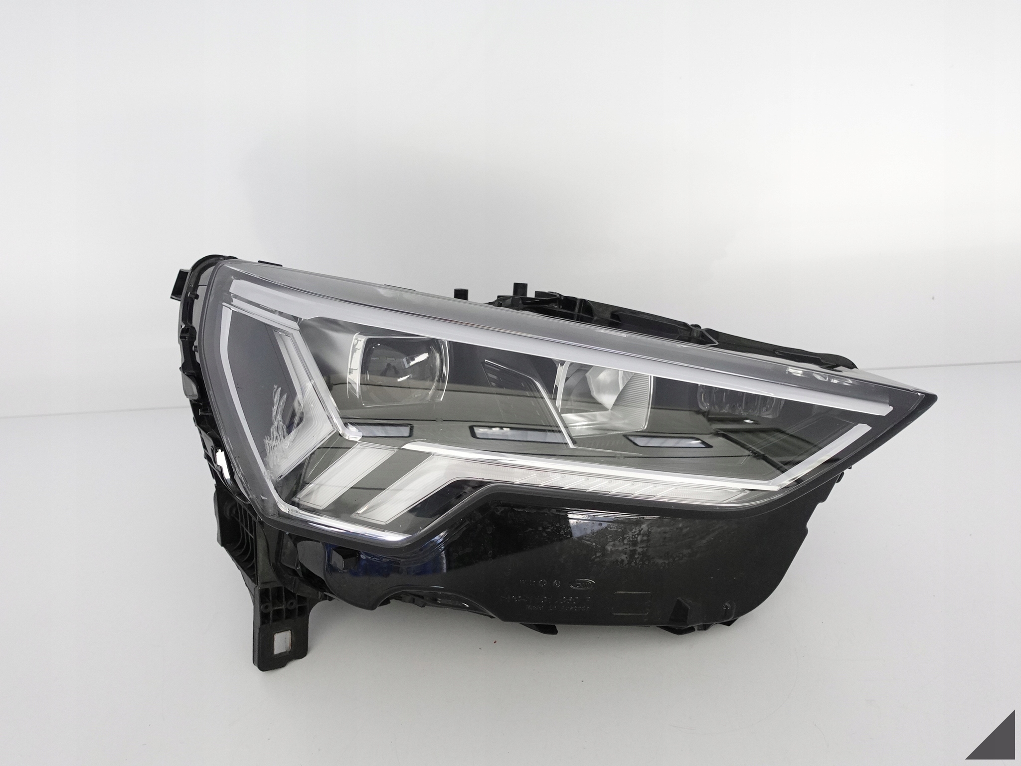 AUDI Q3 II 2 F3 83A 18- LAMPA FULL LED PRAWA EU za 2000.00PLN z Łowyń ...