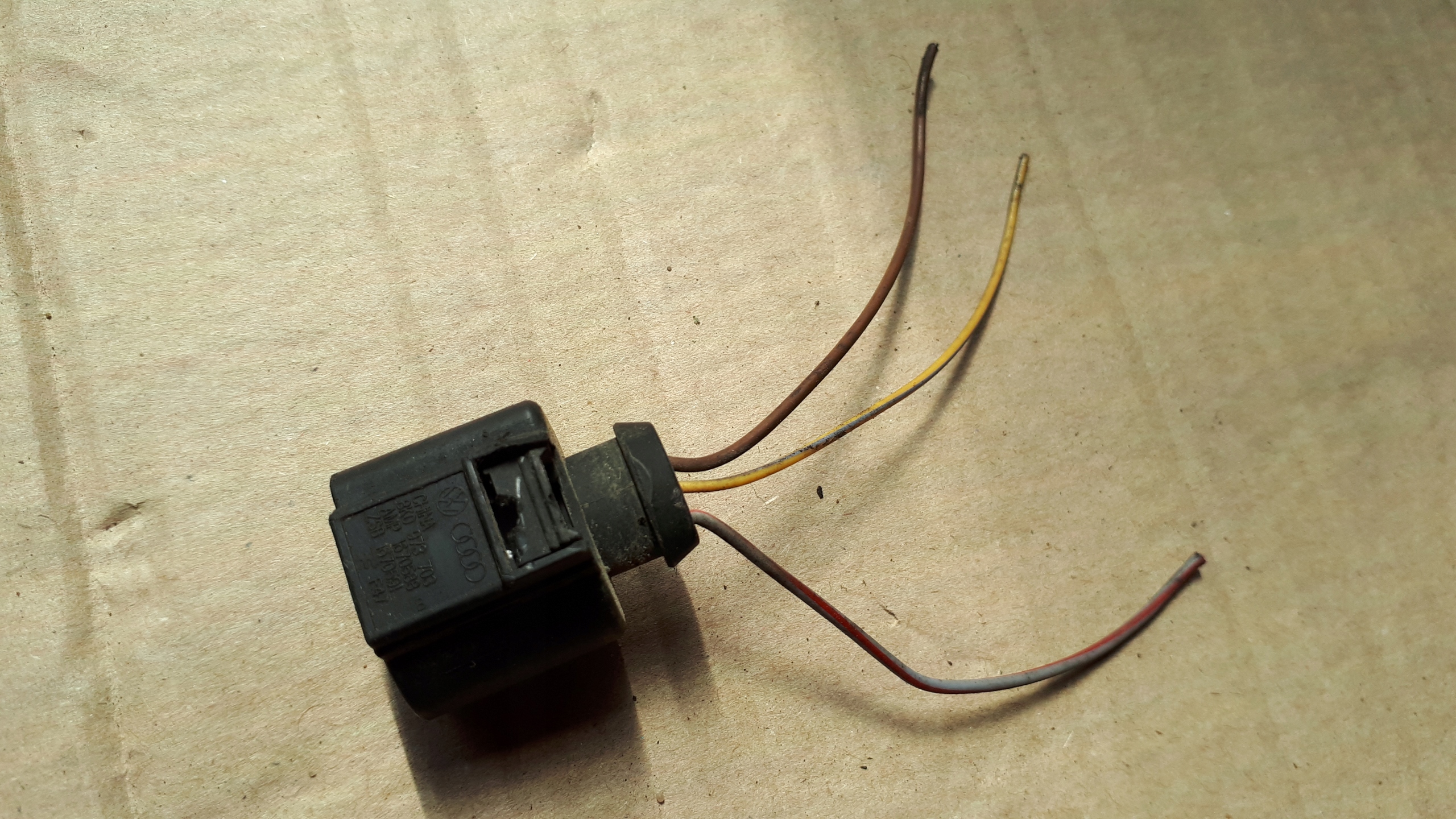 A5 8T WTYCZKA KLIMATYZACJI 8K0973703 3 PIN A4 B8 8K0973703 za 30 zł z ...