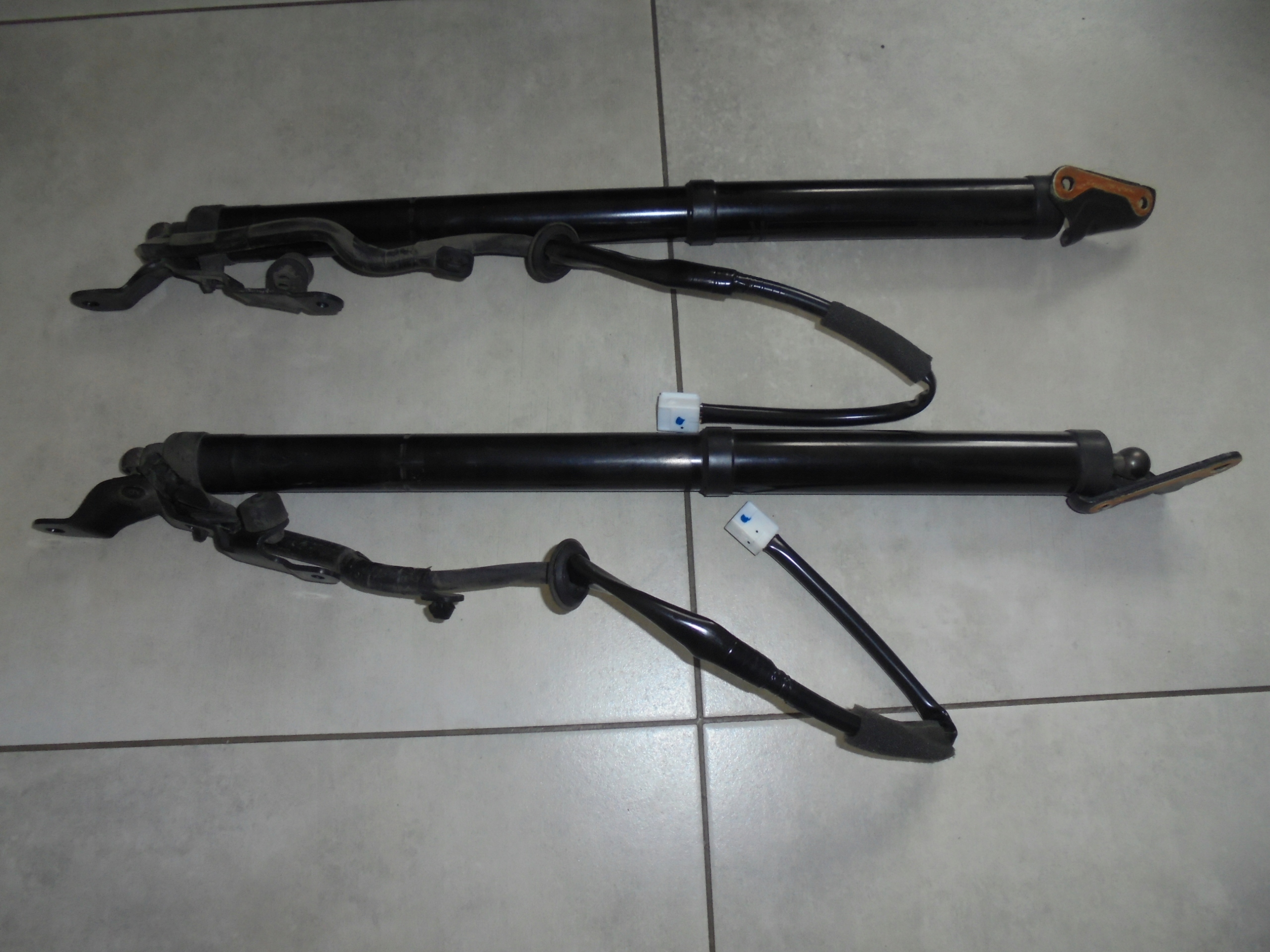 SIŁOWNIKI TOYOTA RAV4 2017r MODEL 2013-2019r za 2600.00PLN z Tłuszcz ...