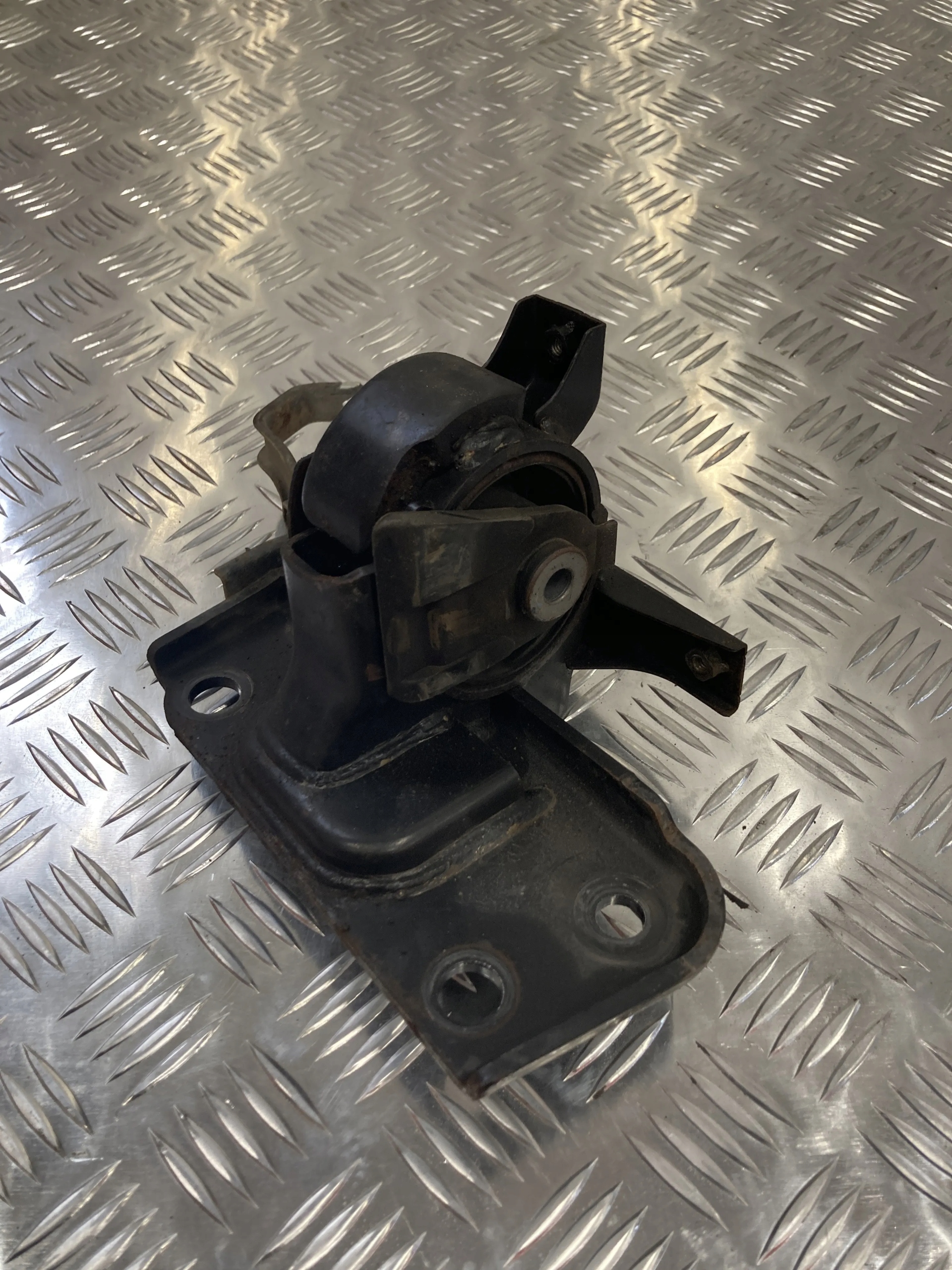 VANKÚŠ LABKA MOTORA TOYOTA RAV4 IV 12- 2.2 D4D - Allegro