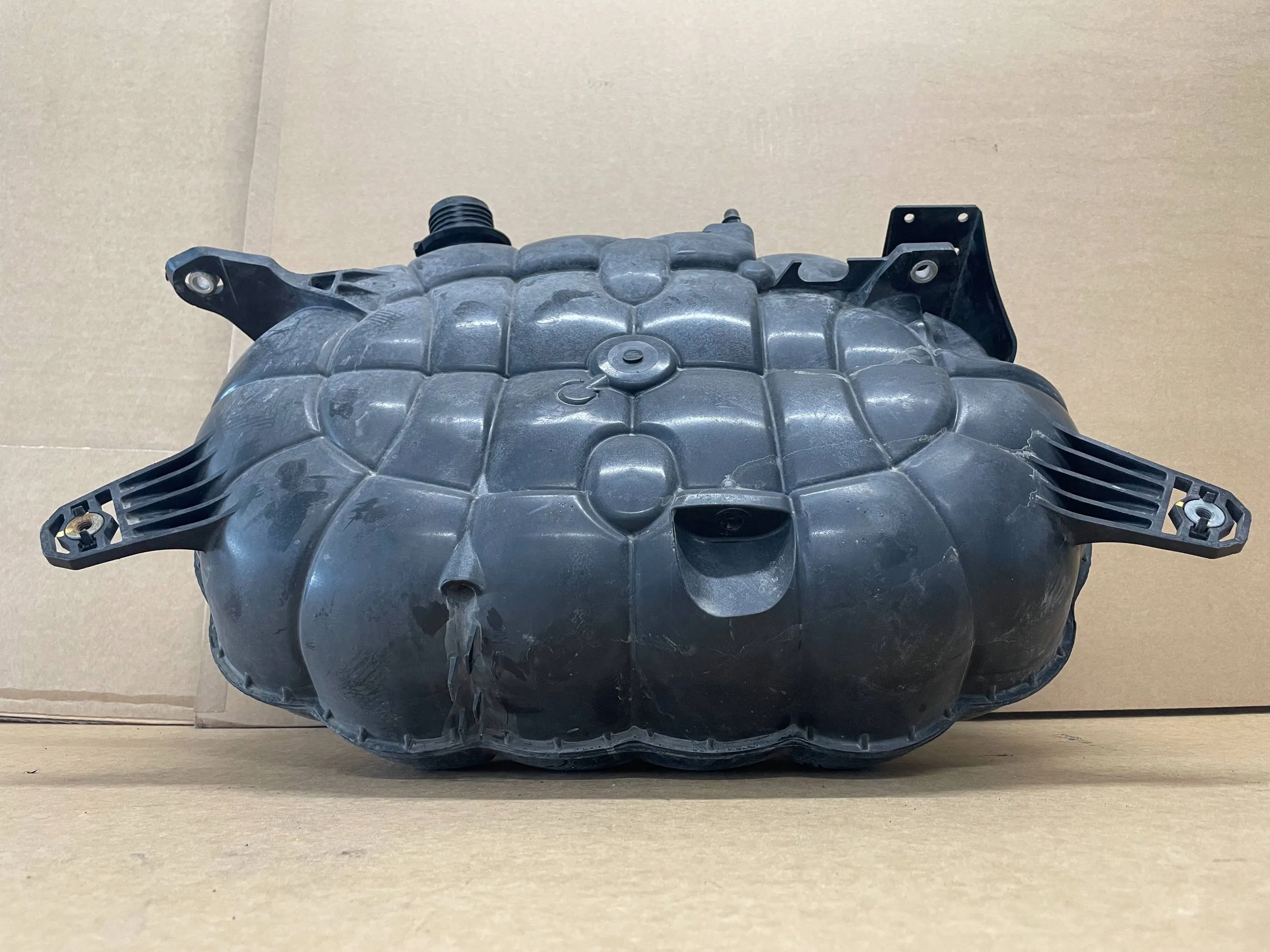 Mercedes Actros MP4 ZBIORNIK PŁYNU WYRÓWNAWCZEGO A9605017903 za 350 zł ...