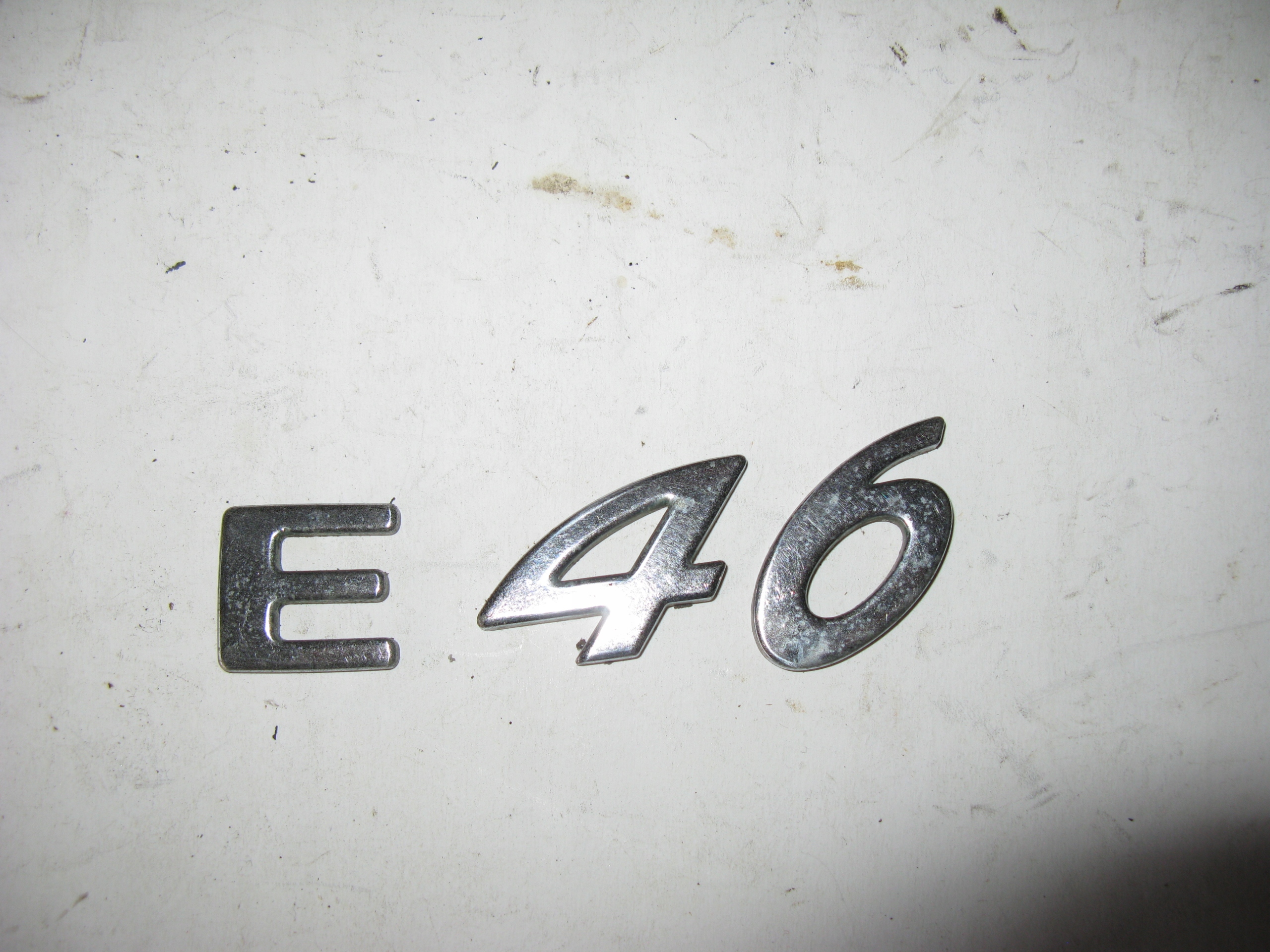 BMW E46 EMBLEMAT LOGO NAPIS ZNACZEK INDYWIDUALNY • Cena, Opinie - Allegro