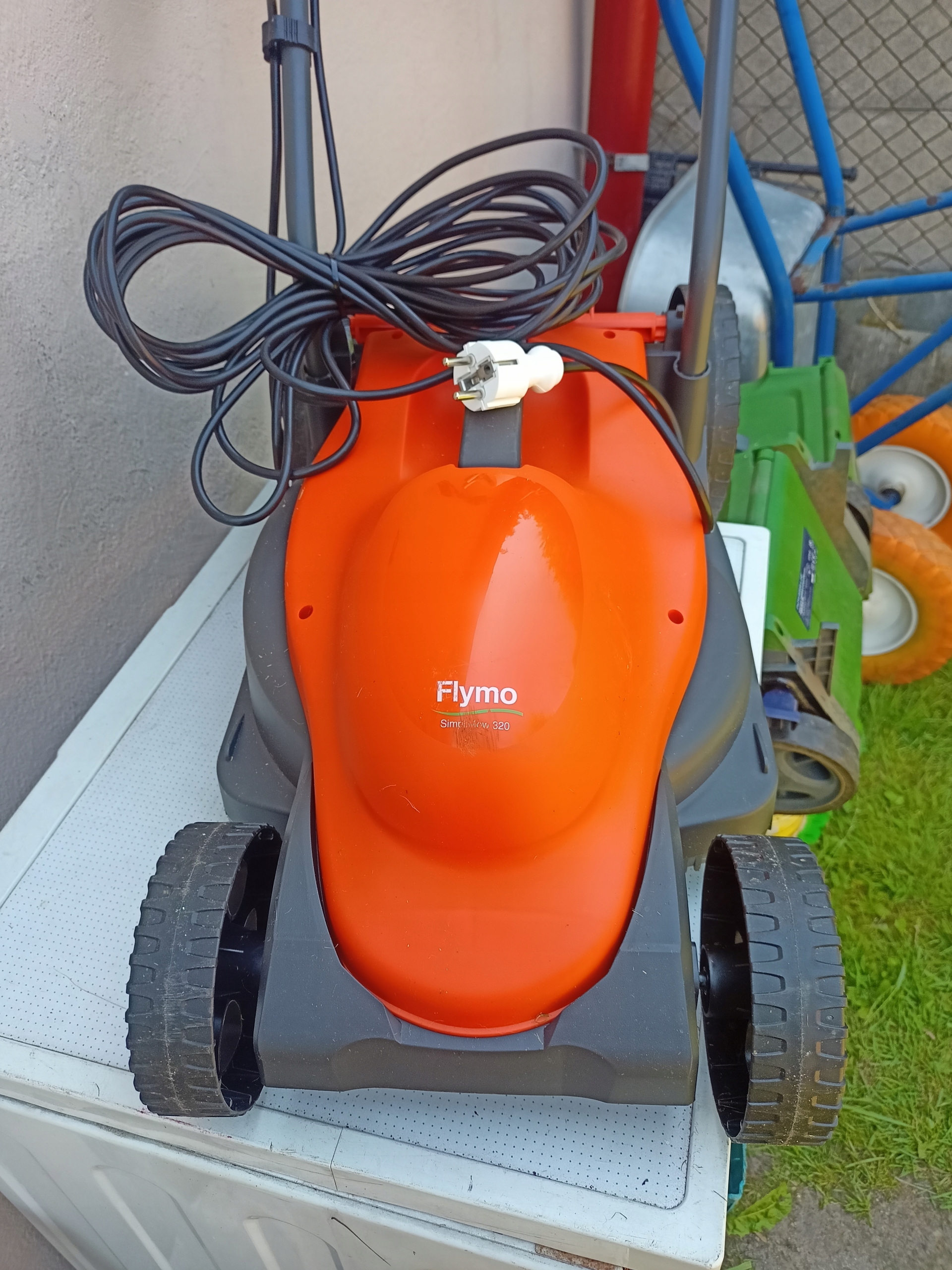 Kosiarka elektryczna Flymo 1000 W //BRAK KOSZA /// | Truskaw | Kup ...