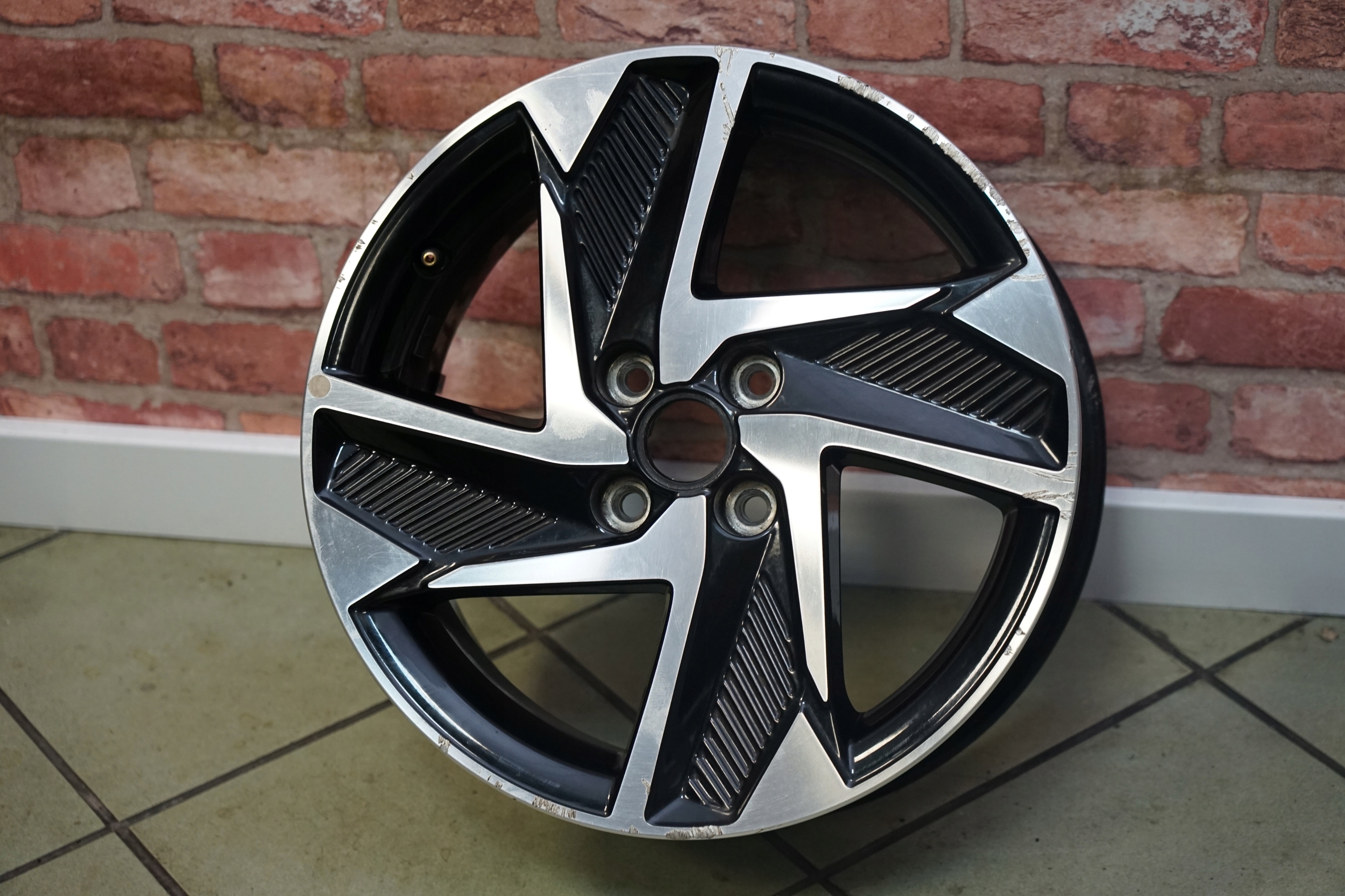 Felga aluminiowa Hyundai OE I10 III 2019> / I20 6.5" x 16" 4x100 ET 48 ...