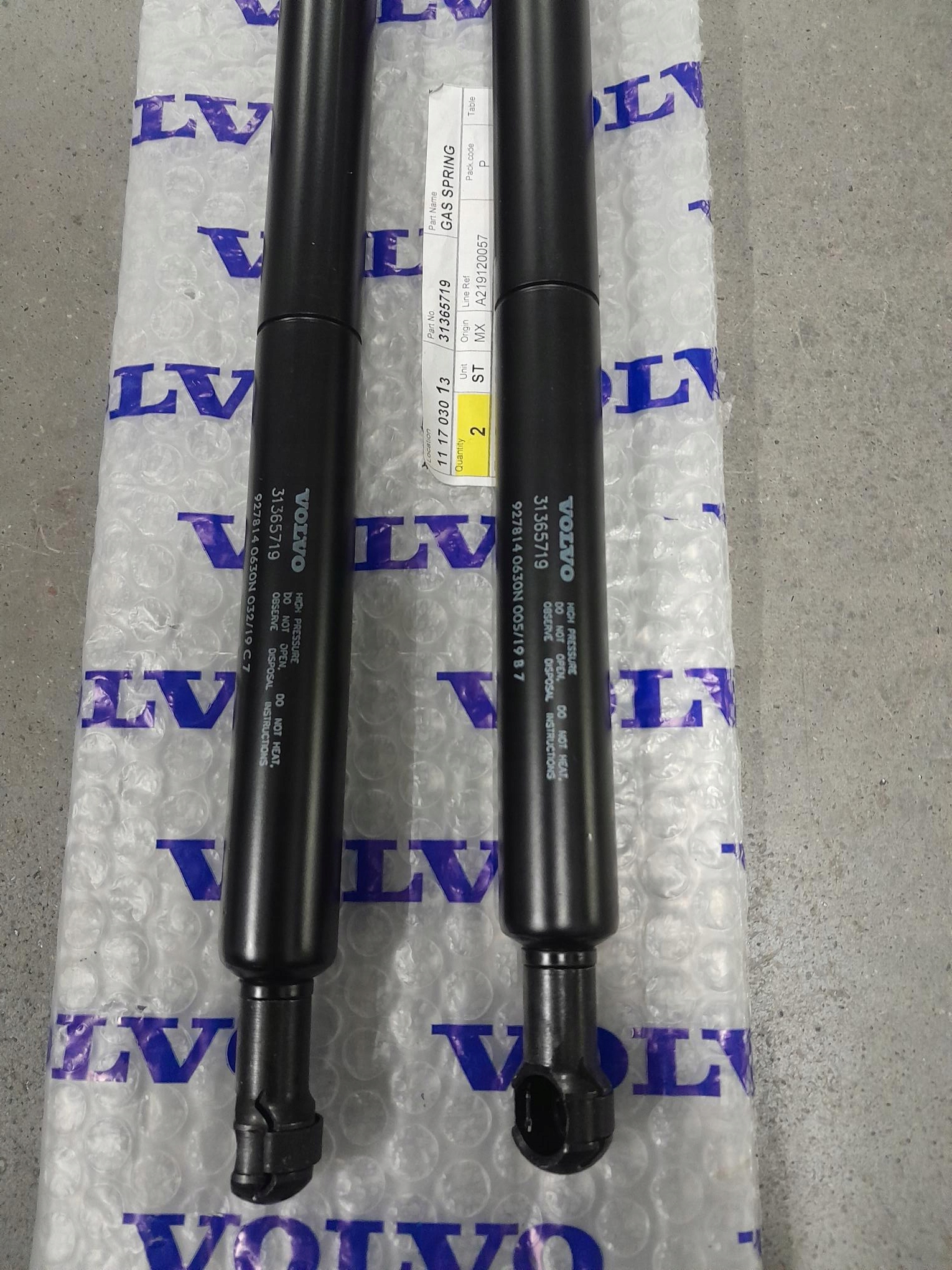 Sprężyna gazowa klapy bagażnika Volvo XC60 -17 31365719 za 400 zł z ...