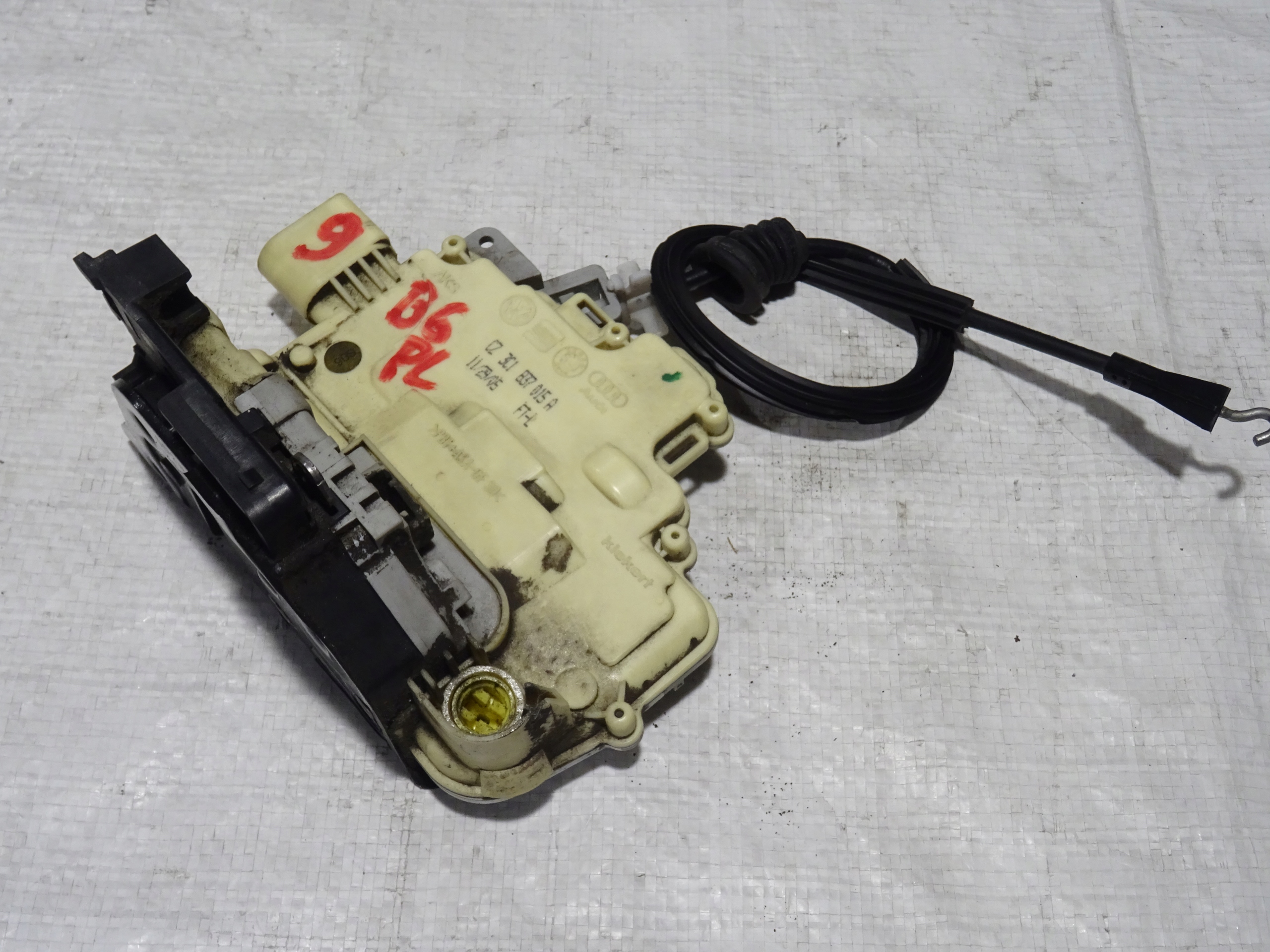 ZAMEK DRZWI PRZÓD PRZEDNI LEWY VW PASSAT B6 3C 2005-2010 3C1837015A 9 PINÓW za 70.00PLN z Brzeg ...