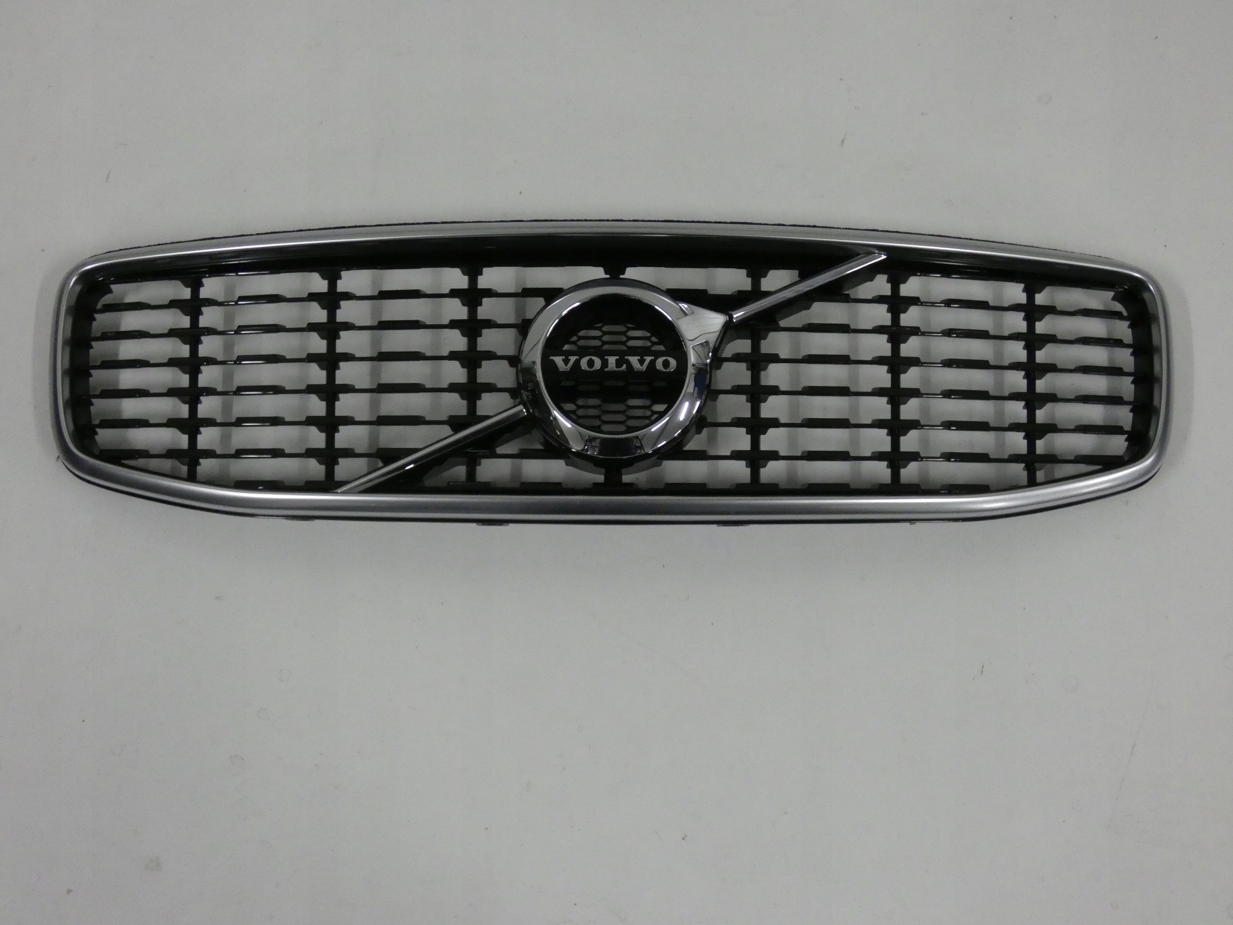 Atrapa, grill VOLVO V-90 / S-90 R-Design za 1200.00PLN z Wijewo ...