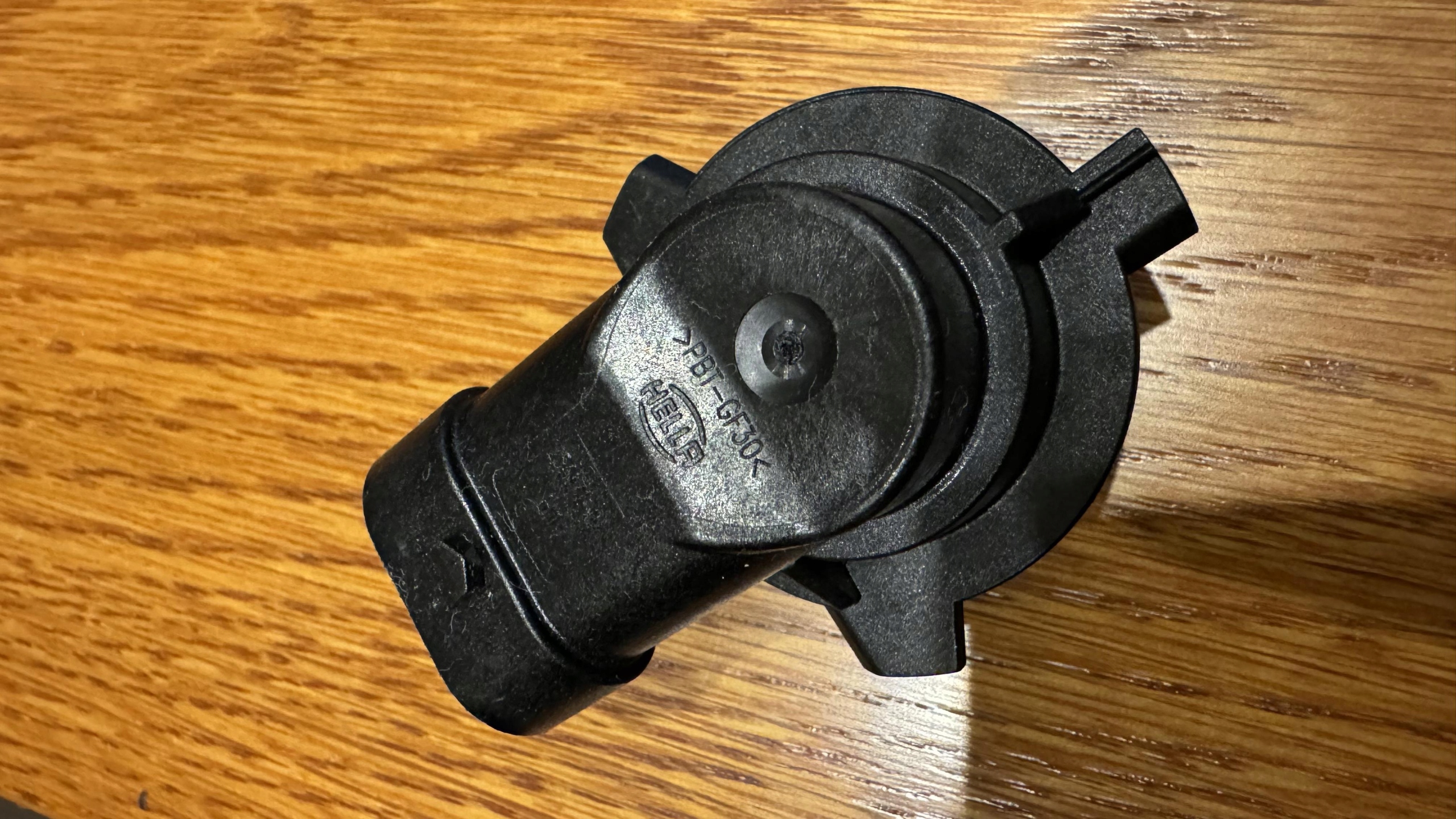 OPRAWKA ŻARÓWKI H1 ORYGINAŁ HELLA LAMPY SCANIA 4 254171-01 HELLA SCANIA ...