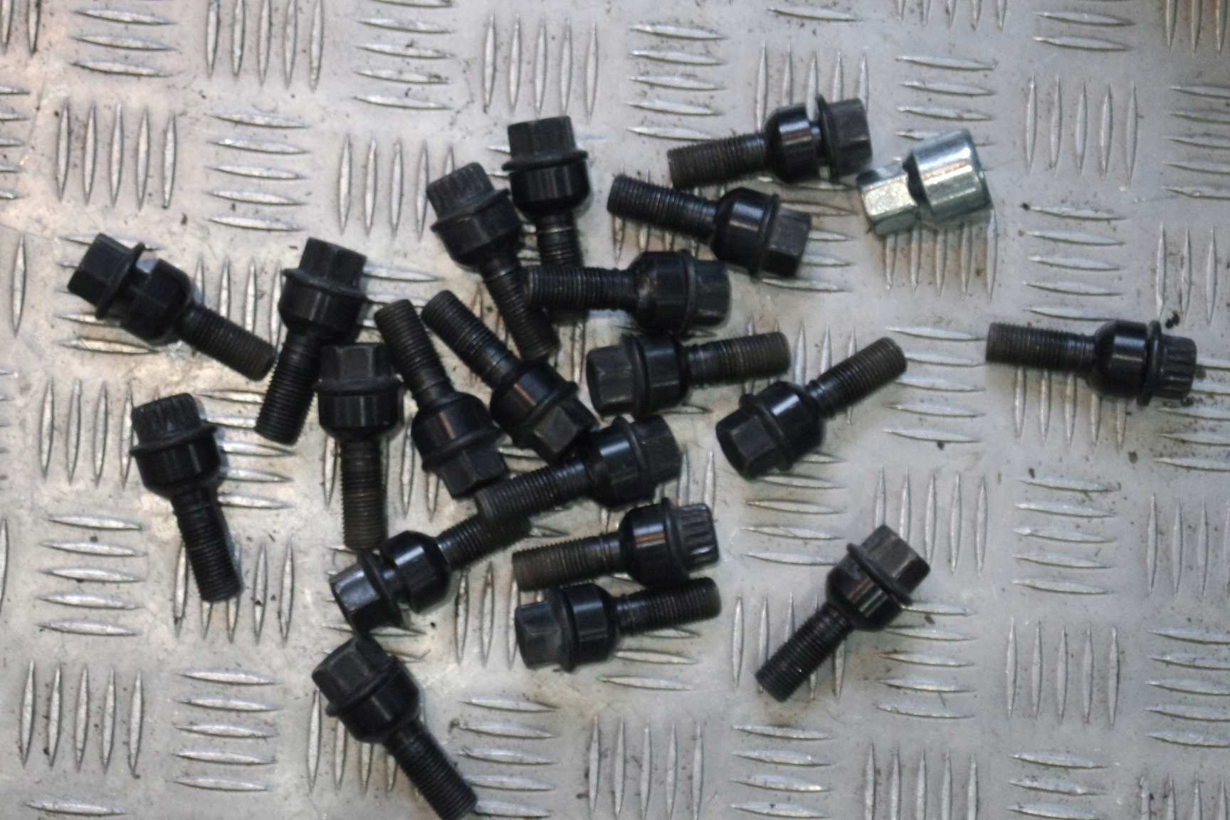 KOMPLET SRUB SRUBY DO KOL PORSCHE CAYENNE 9Y za 300.00PLN z Lębork ...