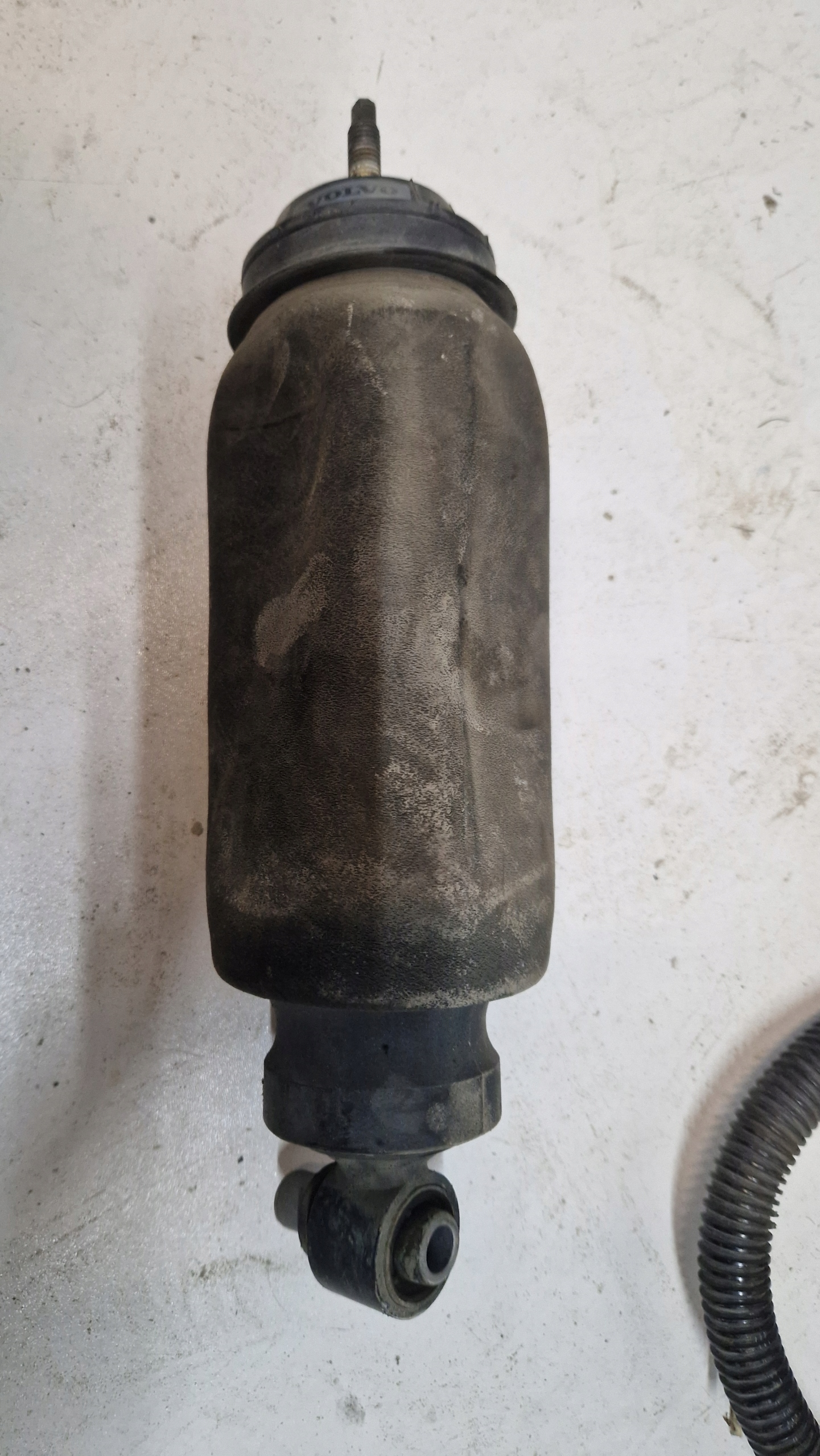 Amortyzator poduszka kabiny tył volvo fh4 21170611 za 249.00PLN z ...