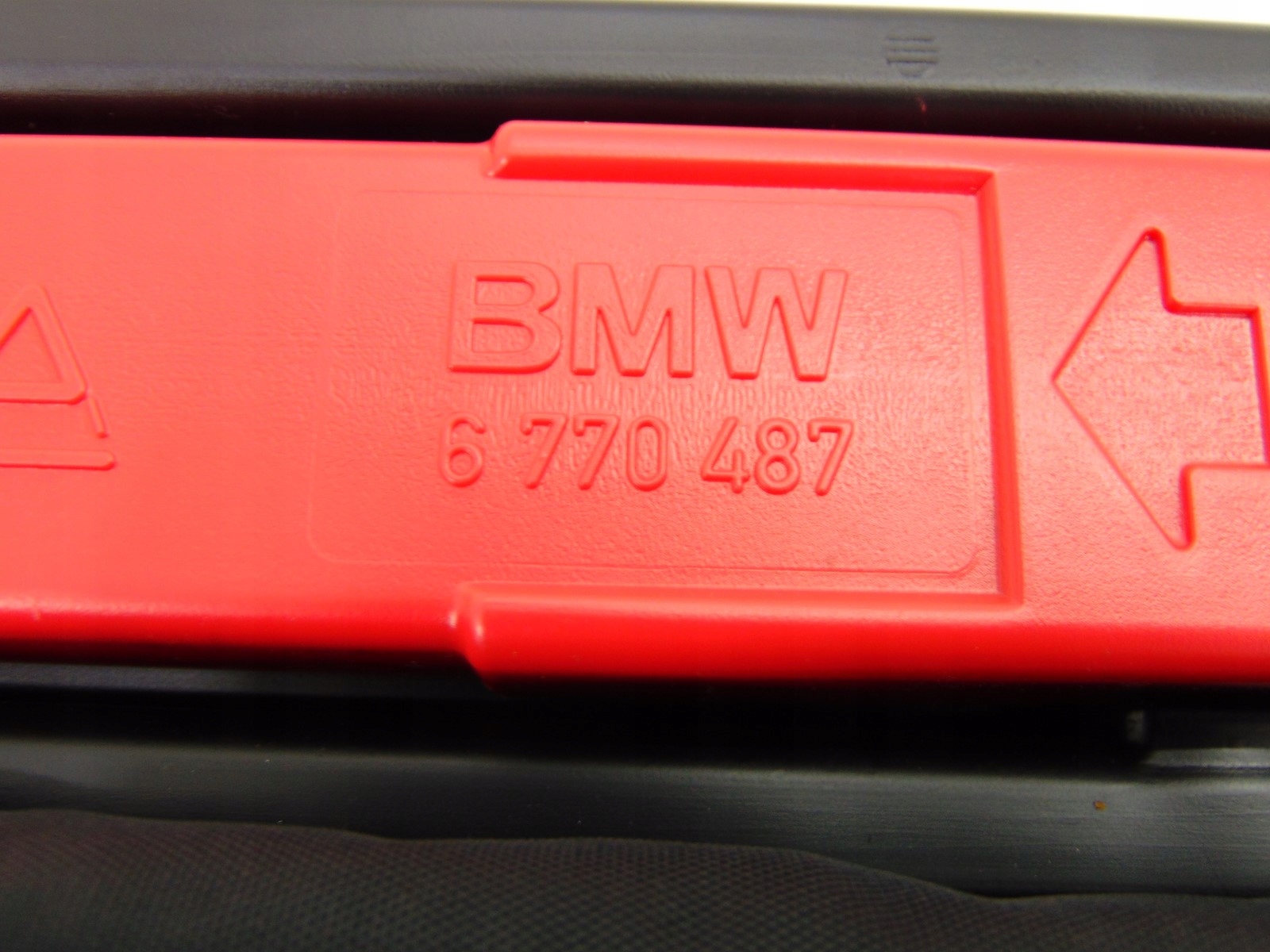 Аптечка + трикутник + гачок 6770487 BMW F10 купити на Avtoex з Польщі в ...