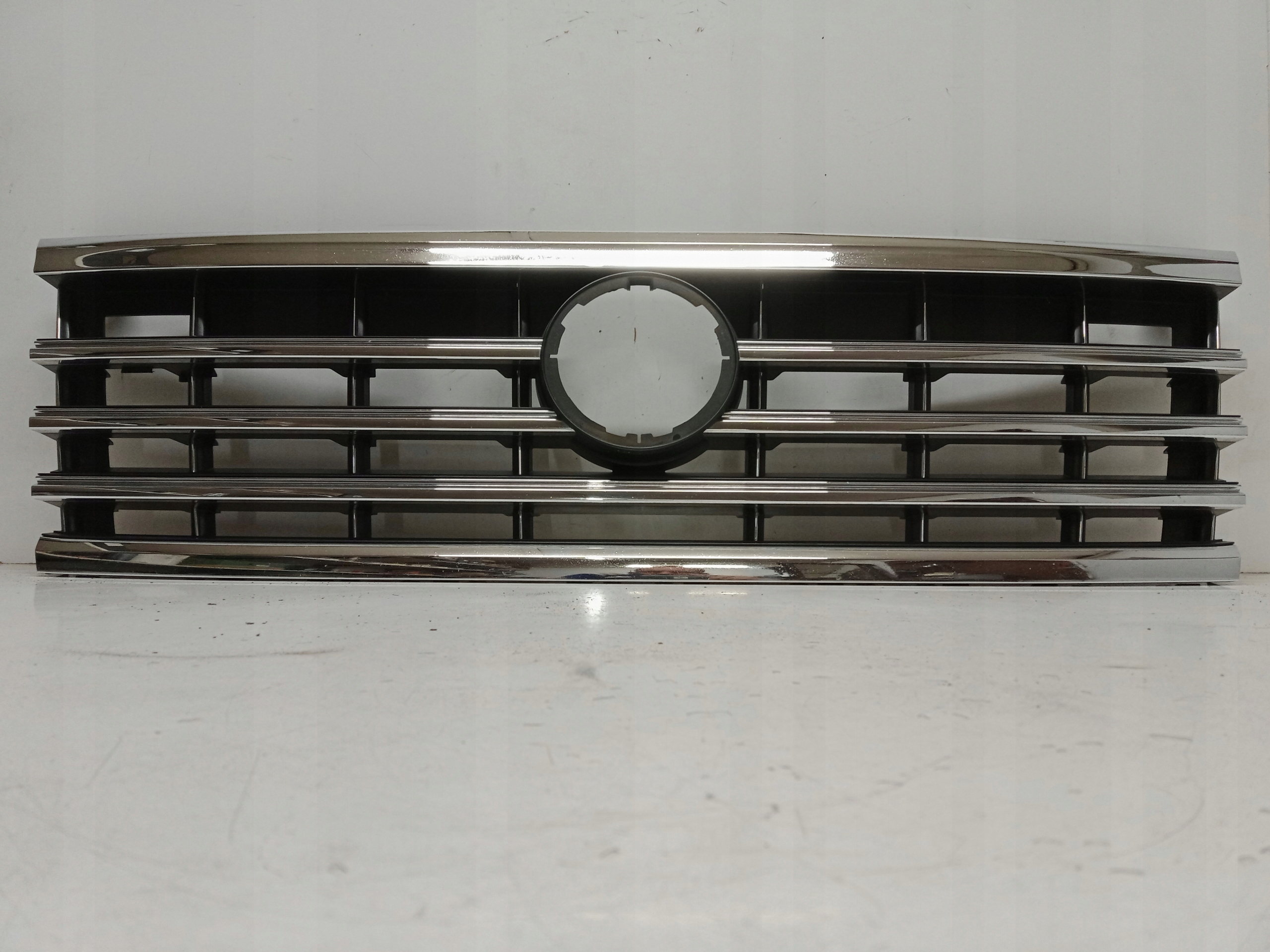 VW TOUAREG 3 III 18- GRILL GRIL ATRAPA CHROM CAŁY za 750.00PLN z Jelenia Góra - Allegro ...