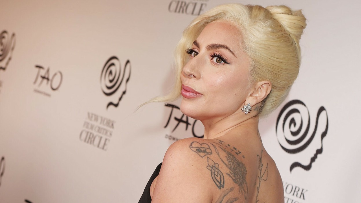 Tajemnica tatuażu Lady Gagi. Gwiazda nosi go na plecach - Allegro.pl