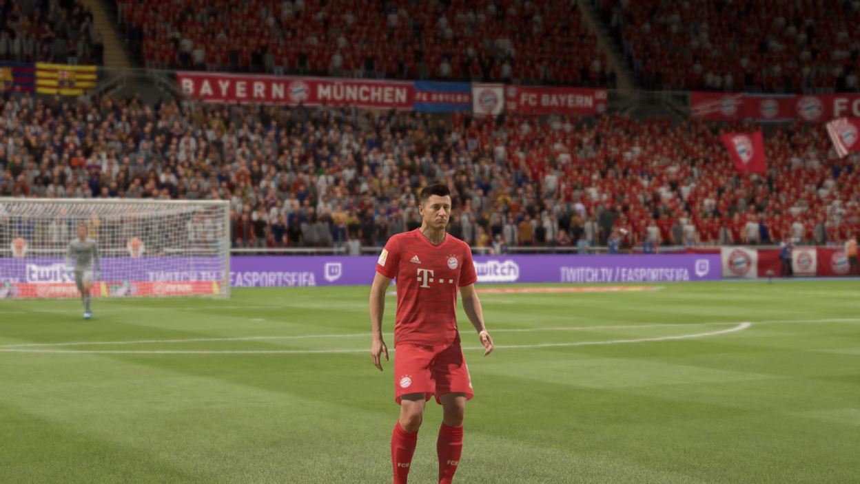 Robert Lewandowski znów w czołówce piłkarzy FIFA 22 FUT - Allegro.pl