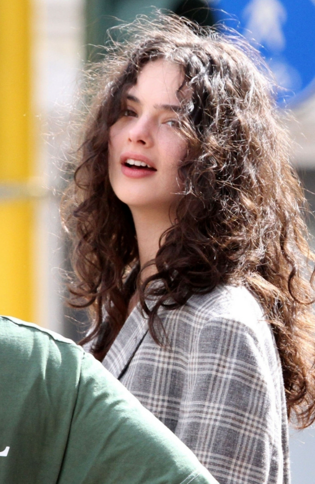 Jak wygląda córka Moniki Bellucci? To prawdziwa piękność! - Allegro.pl