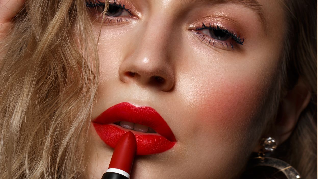 Najmodniejsze czerwone usta na jesień - jak znaleźć swój kolor i jakie techniki malowania ...
