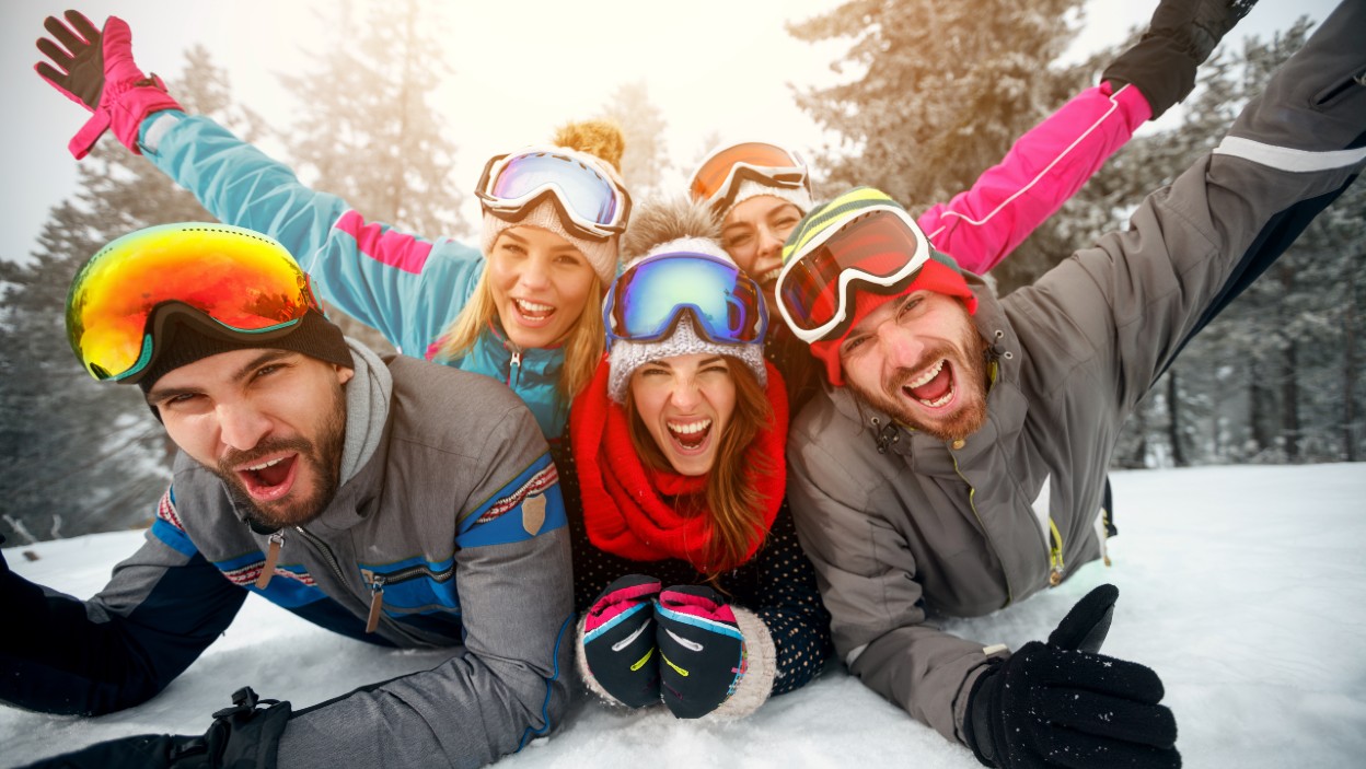 W co zagrać przy stoku? Planszówki na zimowe wypady - Allegro.pl