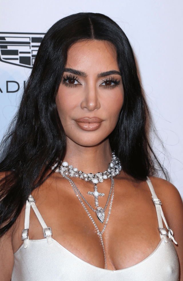 Kim Kardashian w bieliźnianej sukience. Podoba Wam się? - Allegro.pl