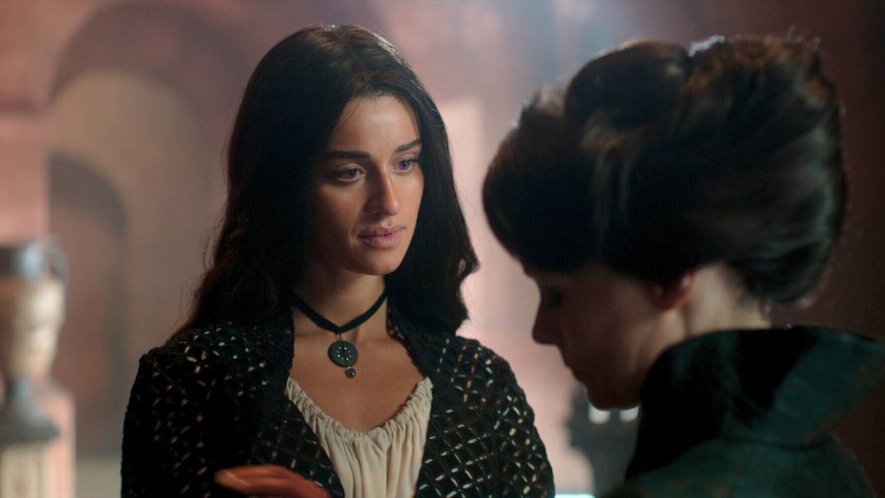 Anya Chalotra jako "wyzwanie dla standardów piękna". Oto dlaczego aktorka dostała rolę Yennefer ...