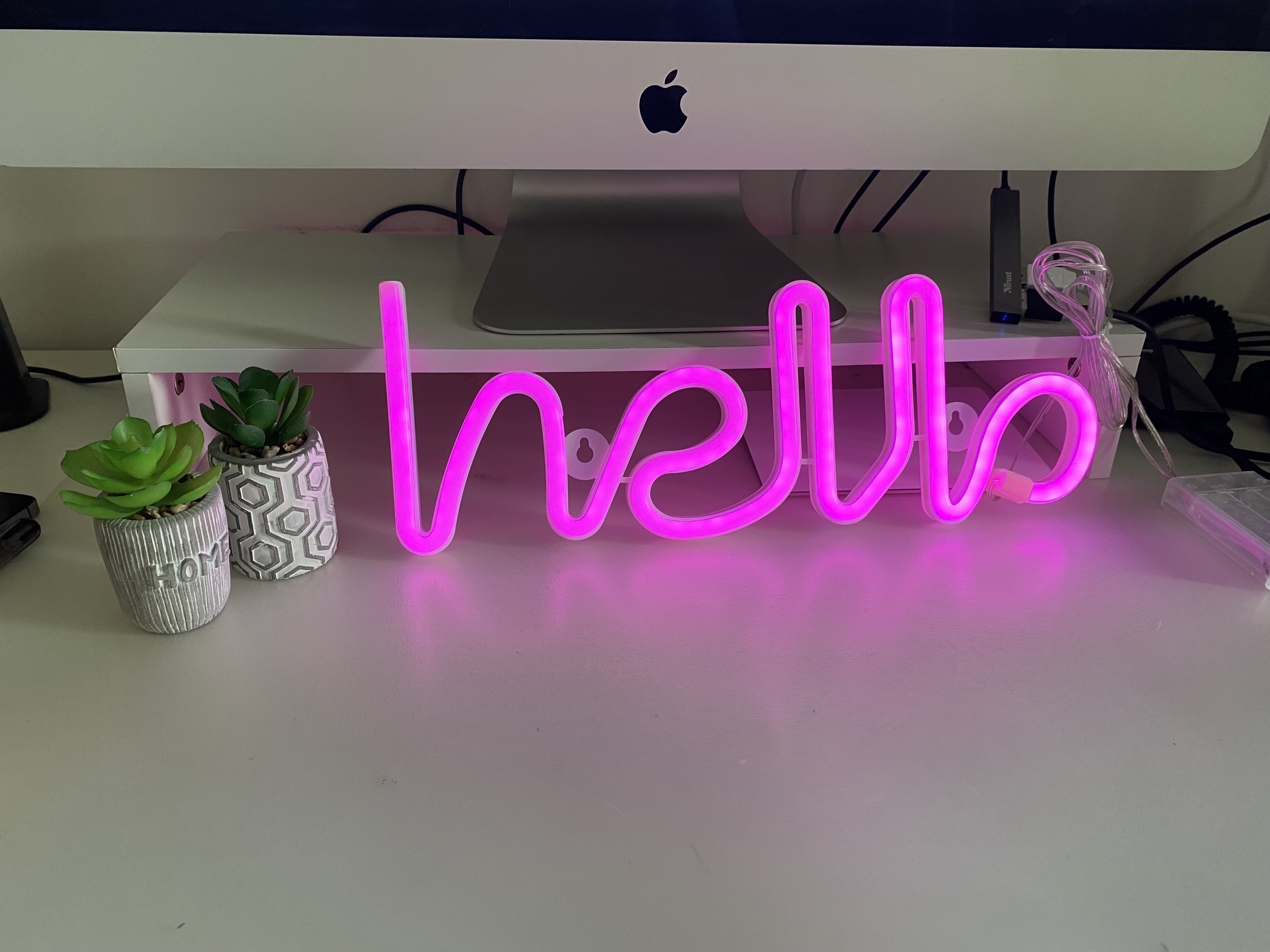 Neon napis Hello | Kraków | Kup teraz na Allegro Lokalnie