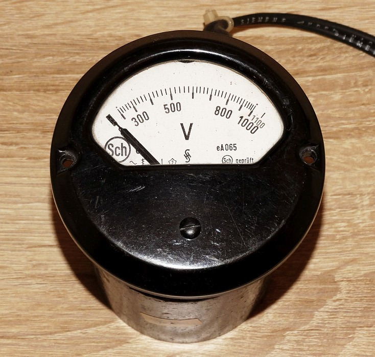 Miernik analogowy woltomierz tablicowy eA065 Schneider 1100 VAC RETRO | Gliwice | Kup teraz na ...