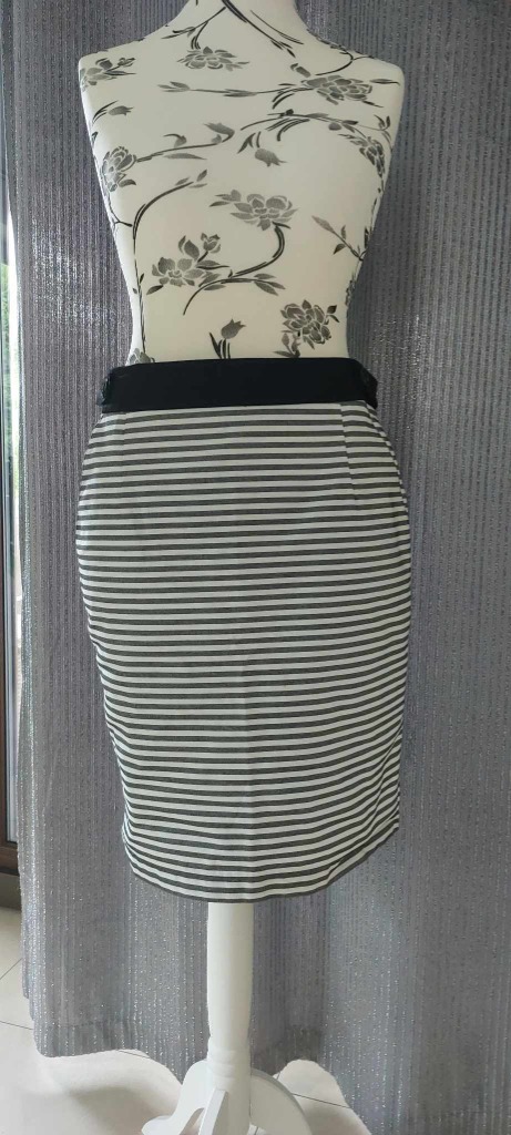 Spódniczka firmy DanHen rozmiar 40 | Piątkowisko | Kup teraz na Allegro ...