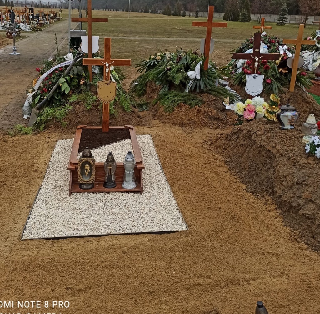 Obudowa grobu, ramka nagrobna z montażem Wrocław i | Długołęka ...