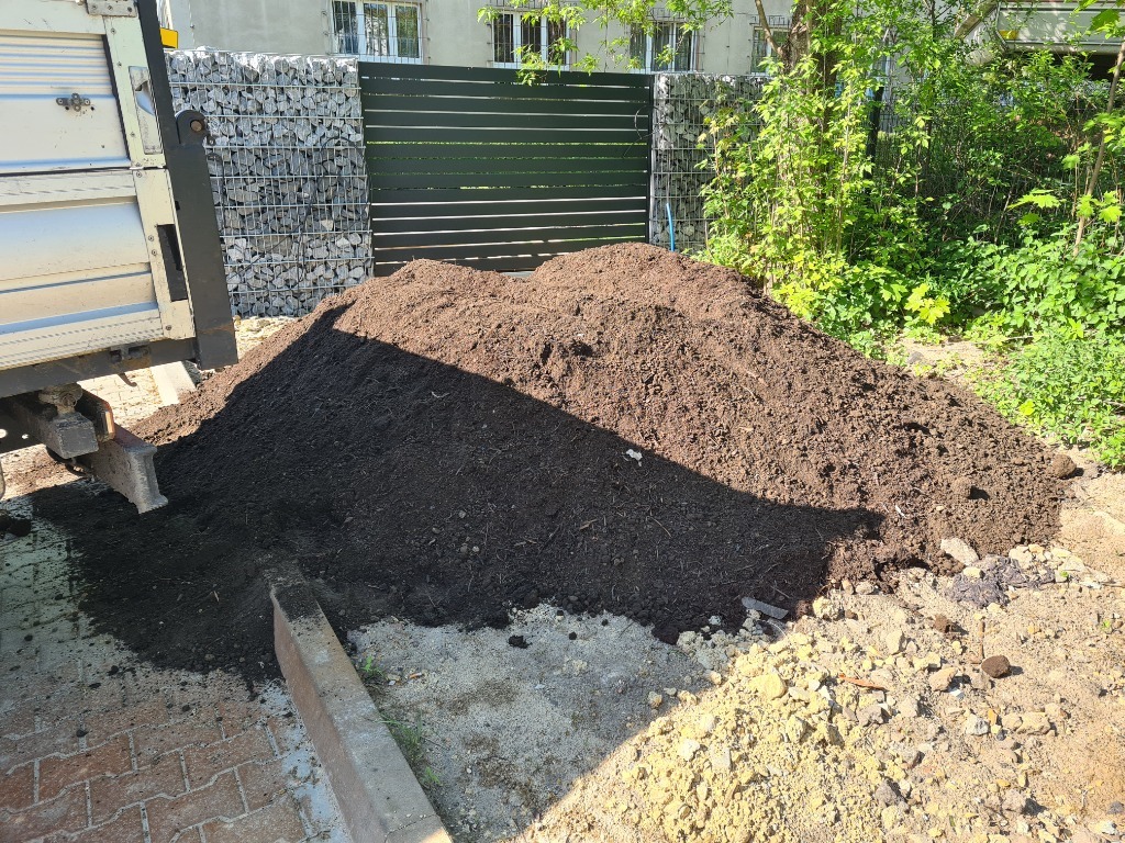 Ziemia ogrodowa czarnoziem hums do trawnika upraw | Pszczyna ...