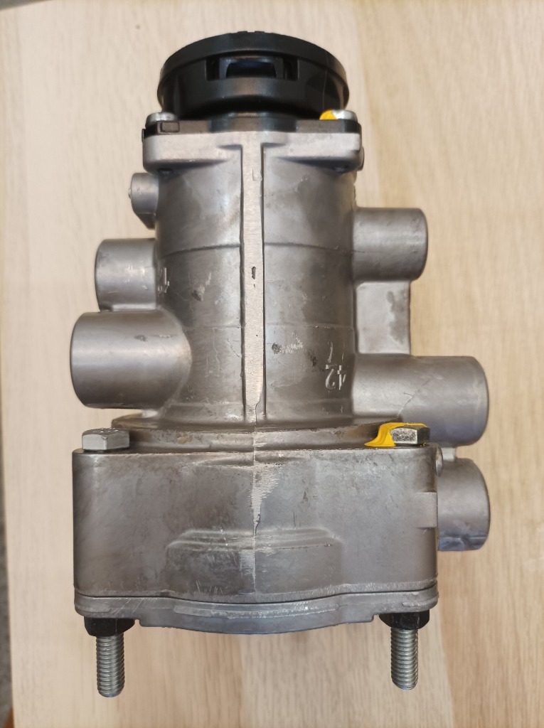 Zawór sterujący naczepy WABCO 9730090100 | Wrocław | Kup teraz na ...