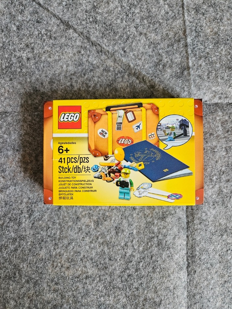 LEGO 5004932 Niezbędnik pod z motywem Lego paszport | Legionowo | Kup ...